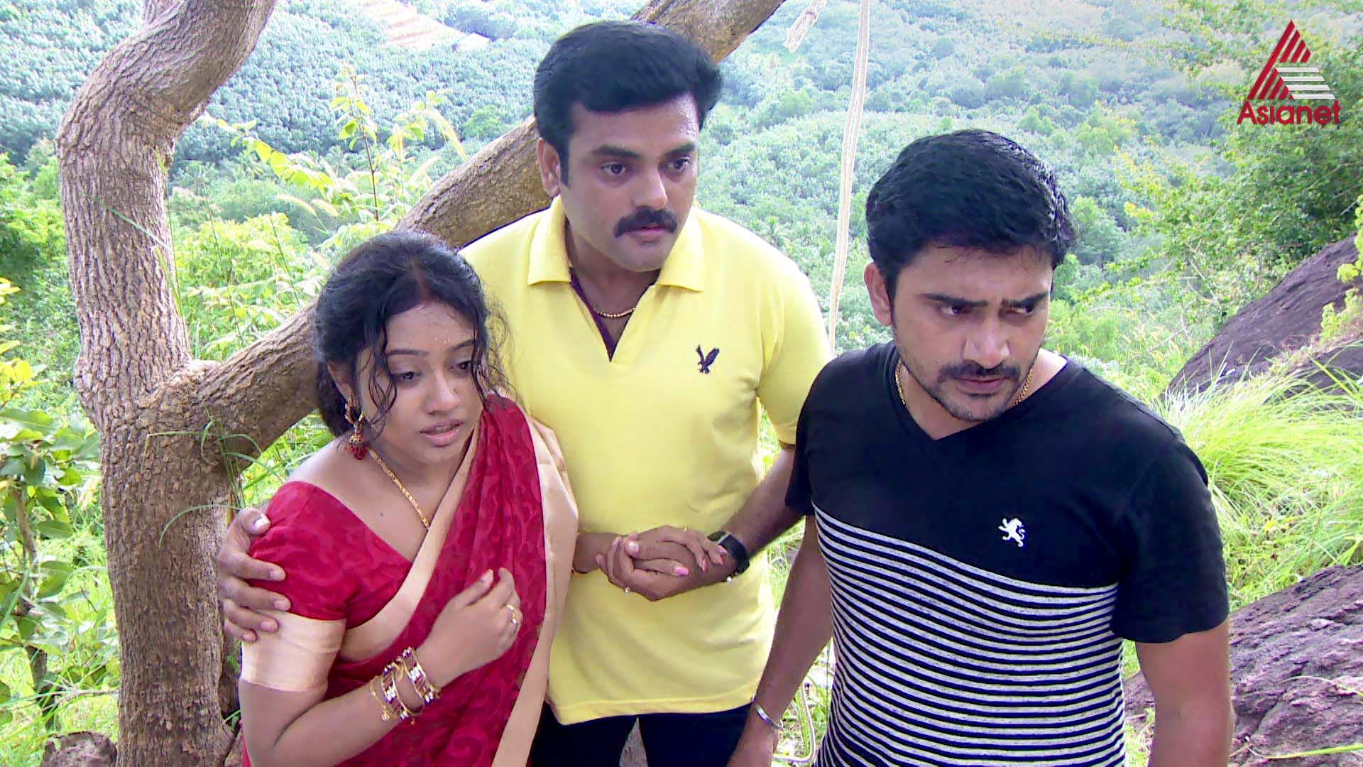 Watch Chandanamazha S13 Episode 51 on JioHotstar