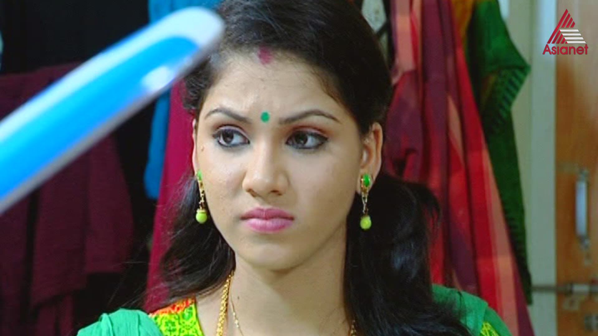 Watch Parasparam S17 Episode 16 on Disney+ Hotstar