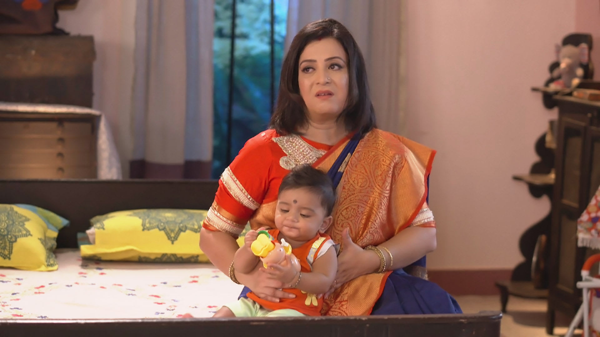 Watch Mala Spies on Ambikesh, Pallabi Online