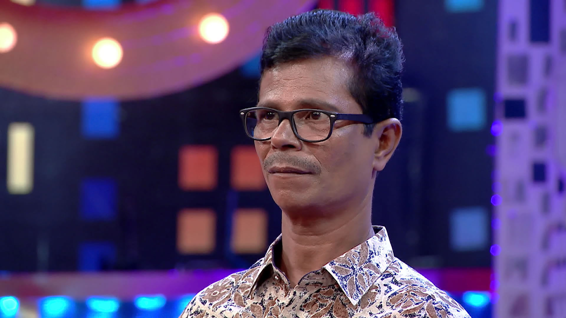 Watch Comedy Stars Episode 329 on JioHotstar