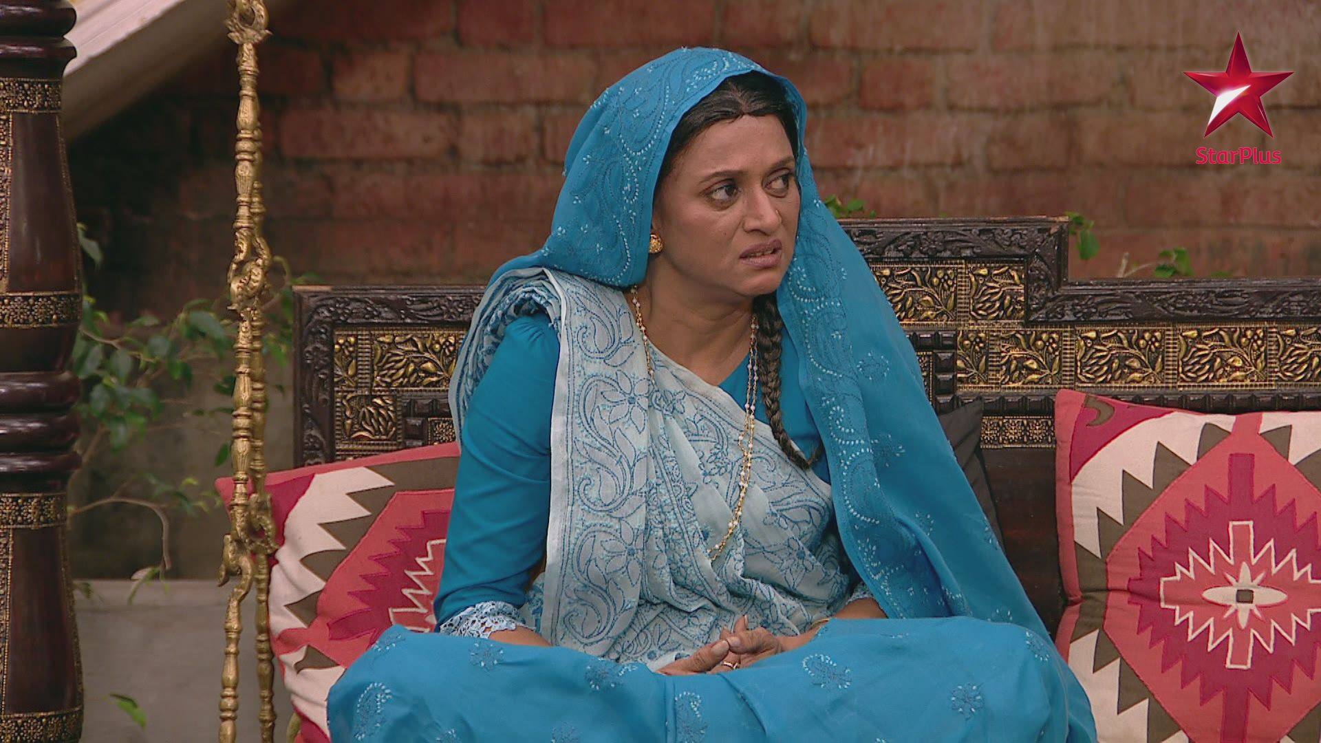 Watch Shanti is stung by a scorpion Online