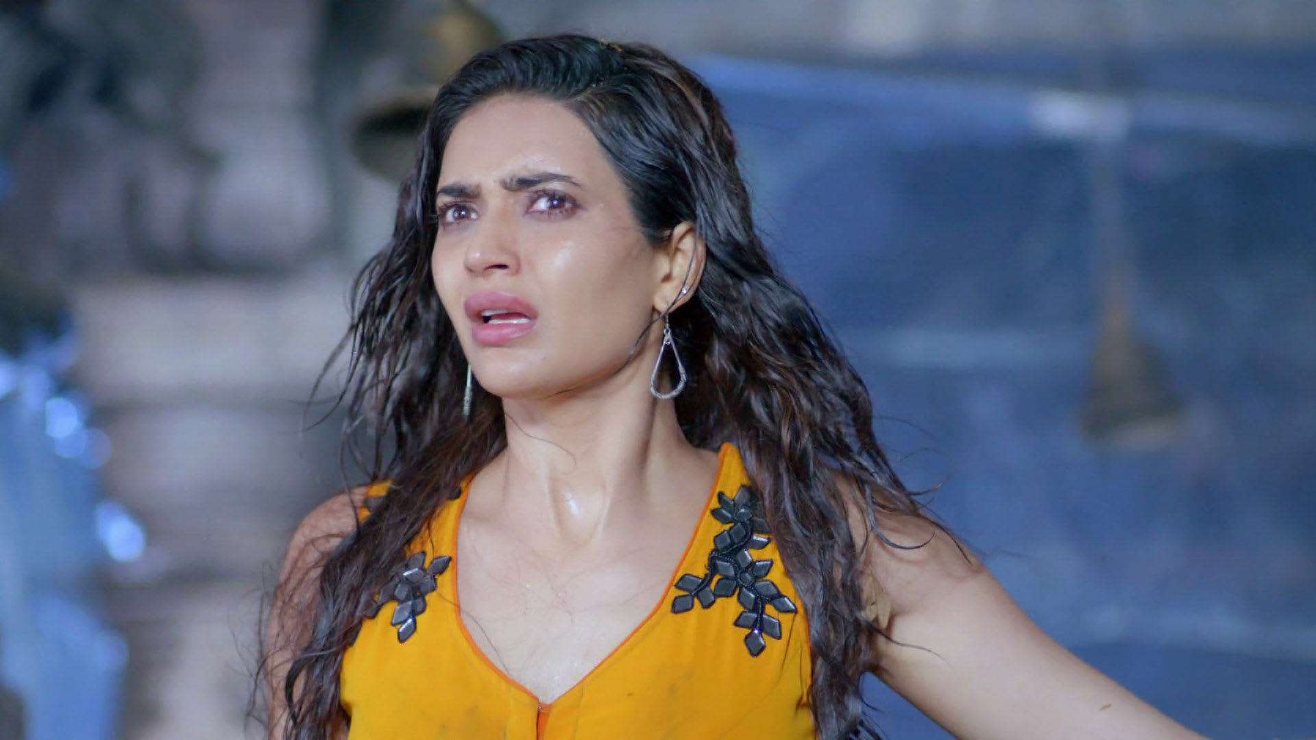 Watch Qayaamat Ki Raat S1 Episode 2 on JioHotstar