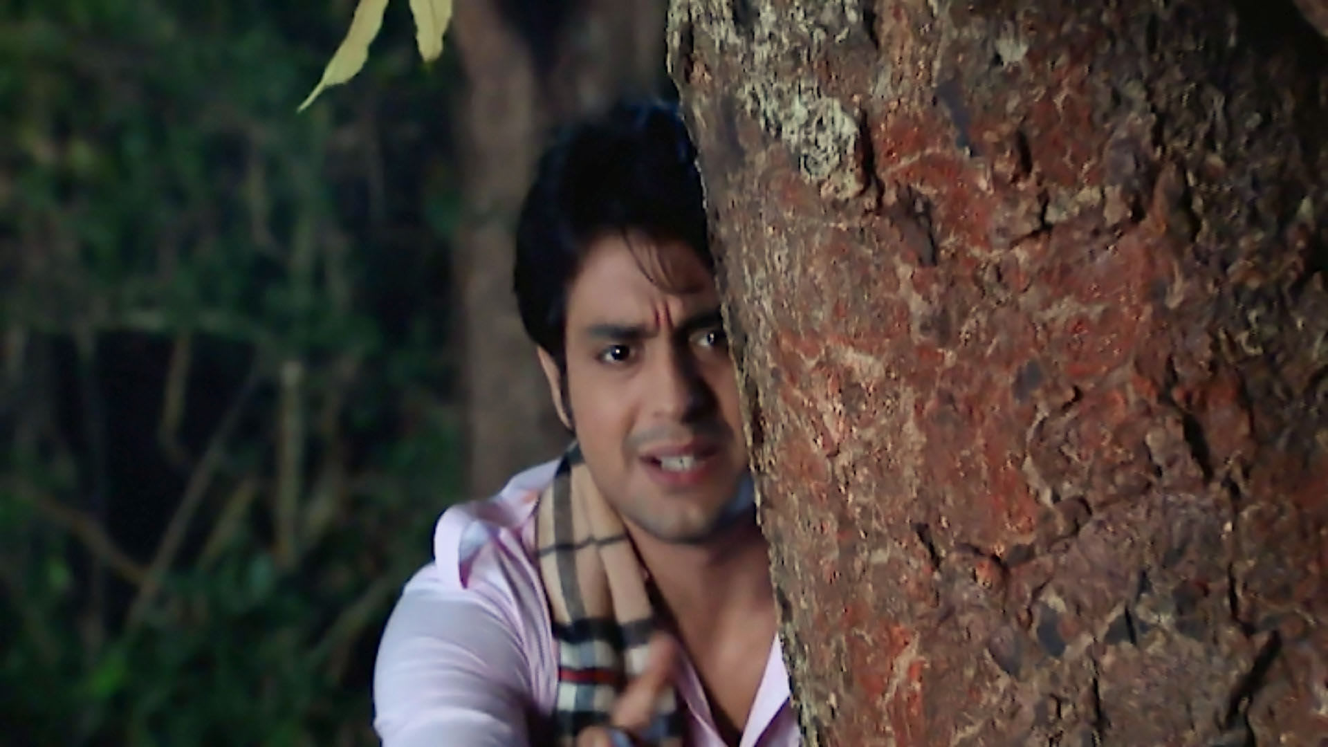 Watch Himmat Attacks Rajveer Online