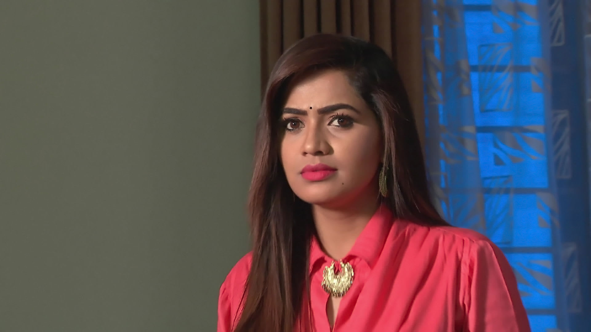 Watch Mounitha Gets Confronted Online