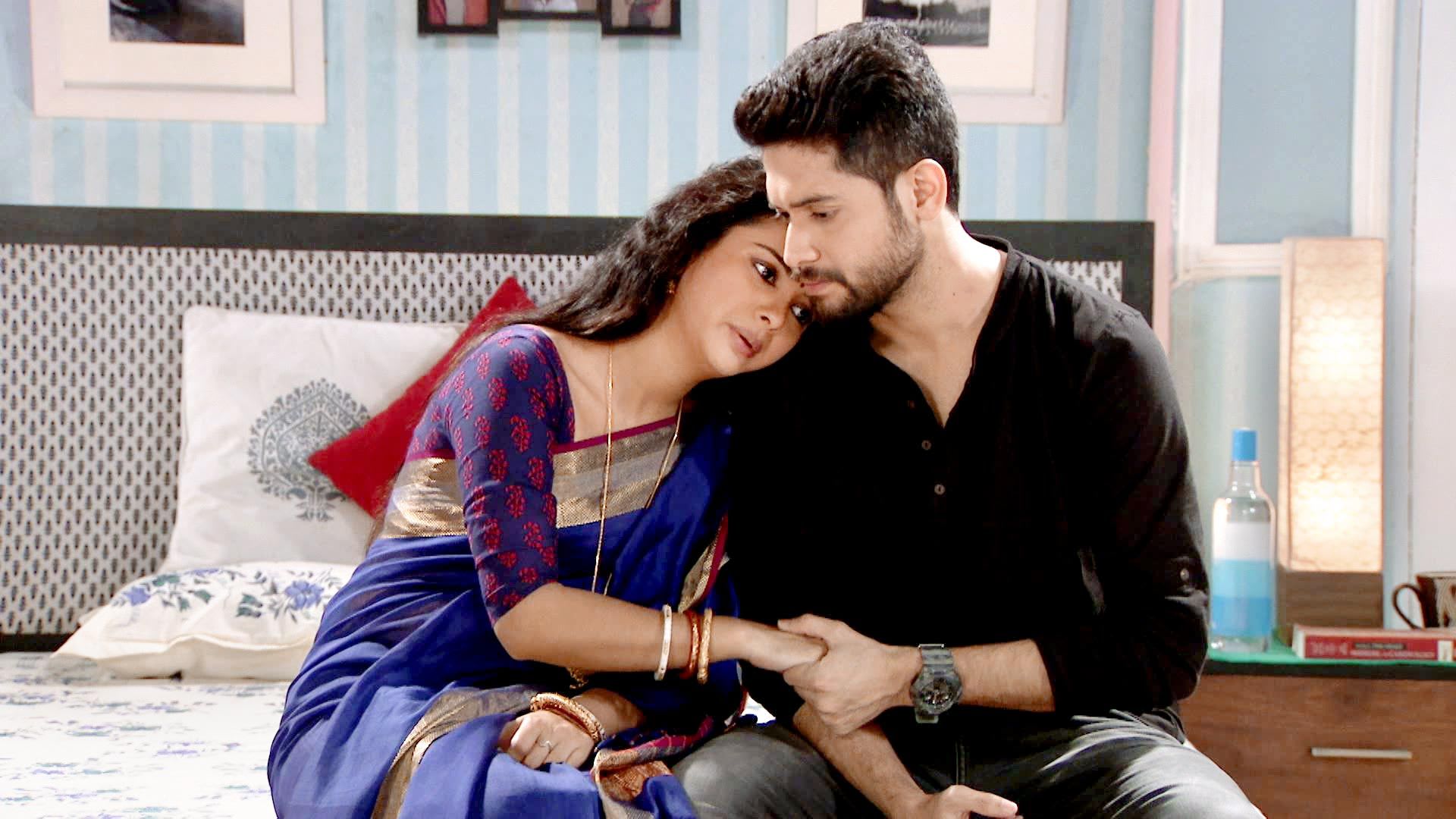 Watch Ichche Nodee S16 Episode 2 on JioHotstar