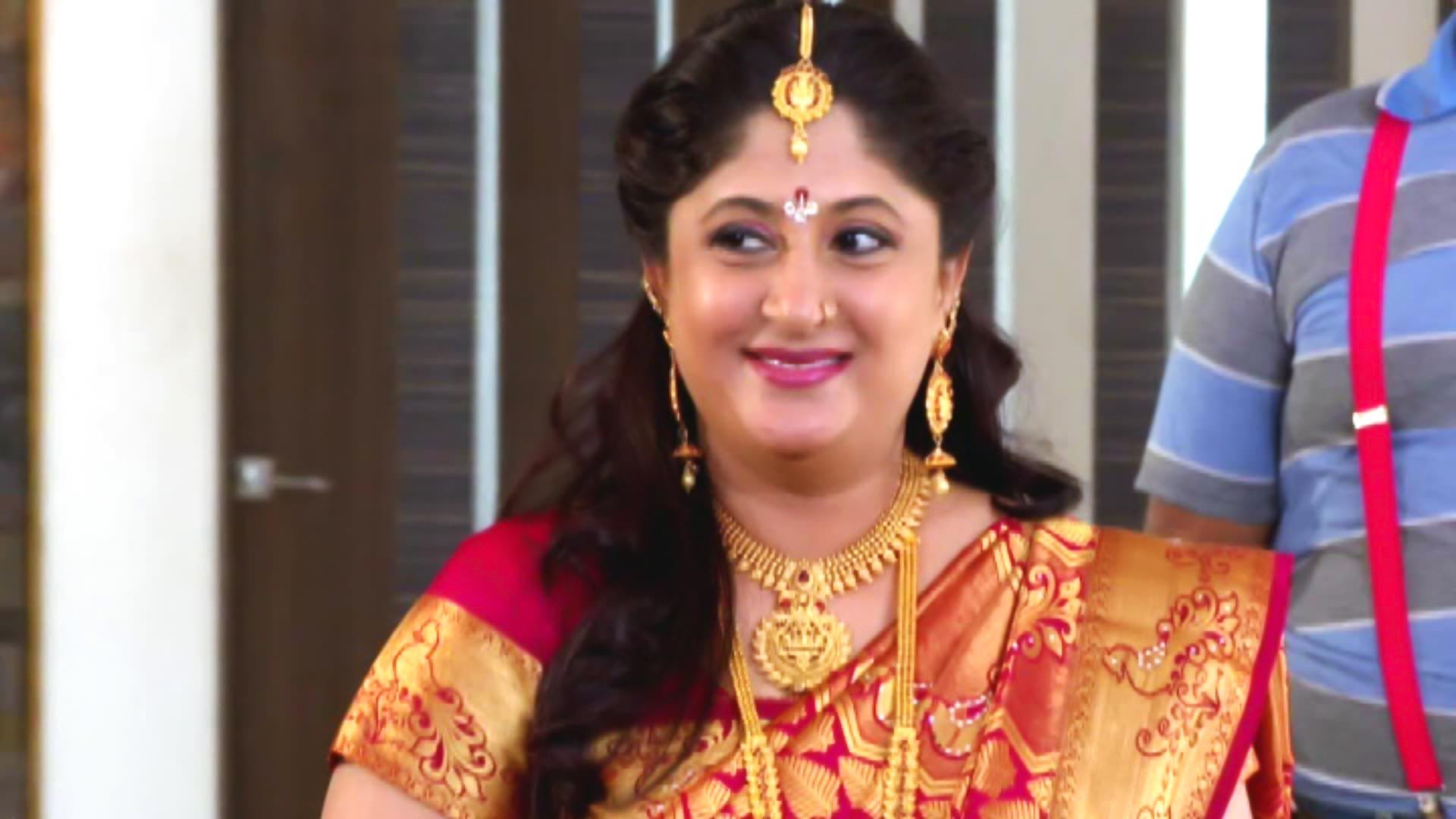 Stream Rajeswari Has Her Plan Ready Season 2 Episode 14 – Rajeswari Has ...