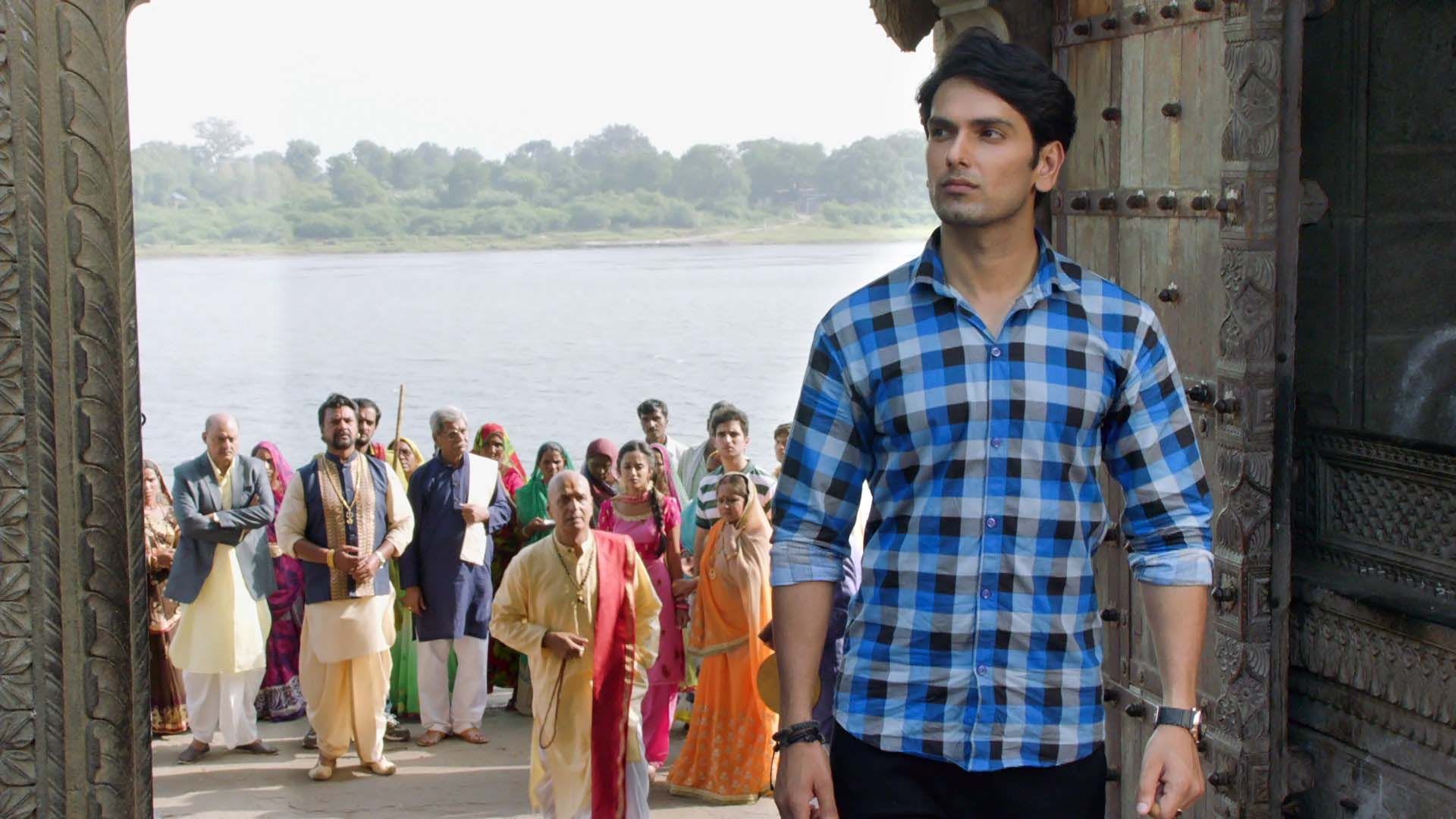 Watch Nandu Puts His Life at Risk Online