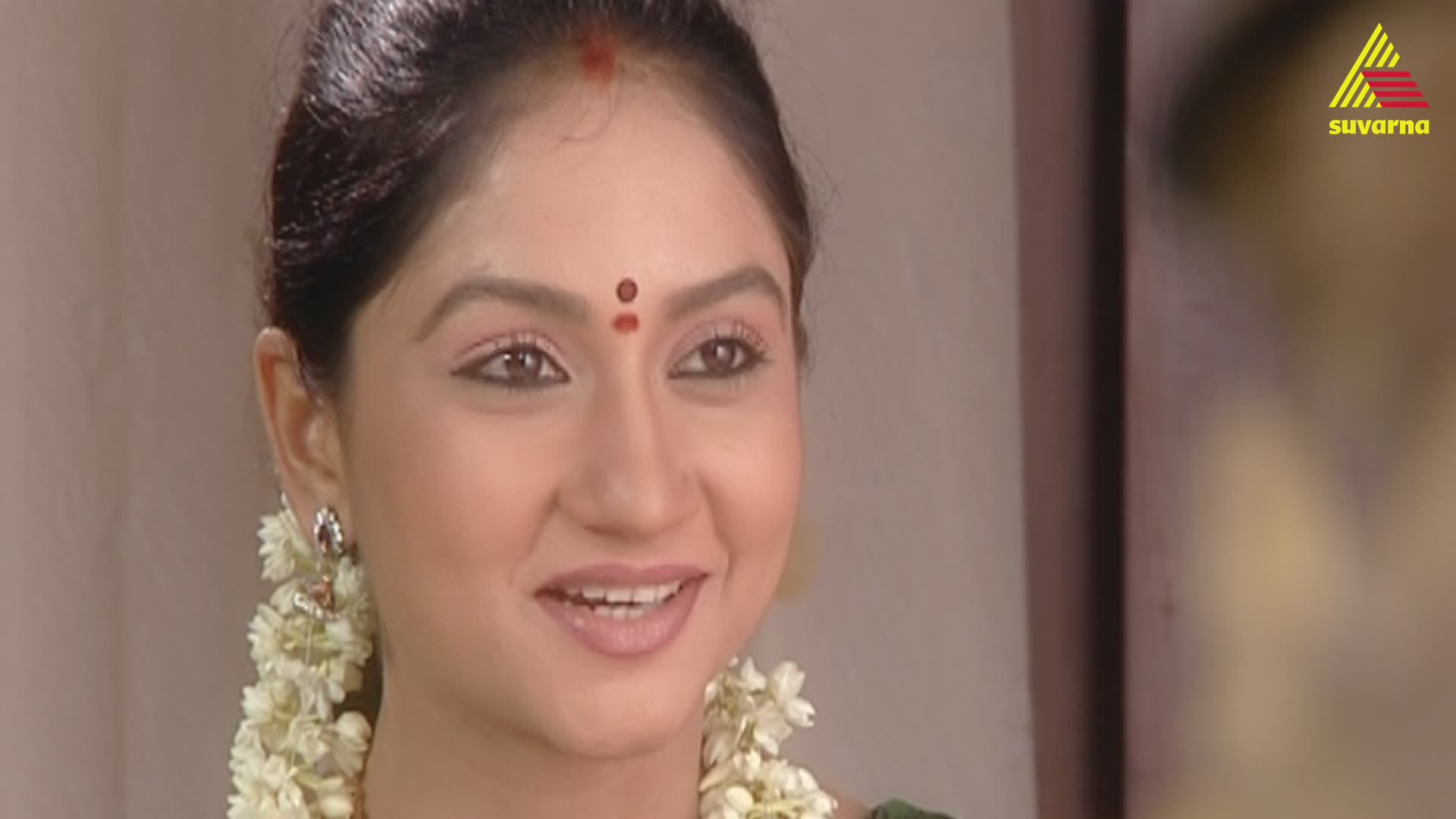 Watch Amruthavarshini - 2012 S11 Episode 3 on JioHotstar