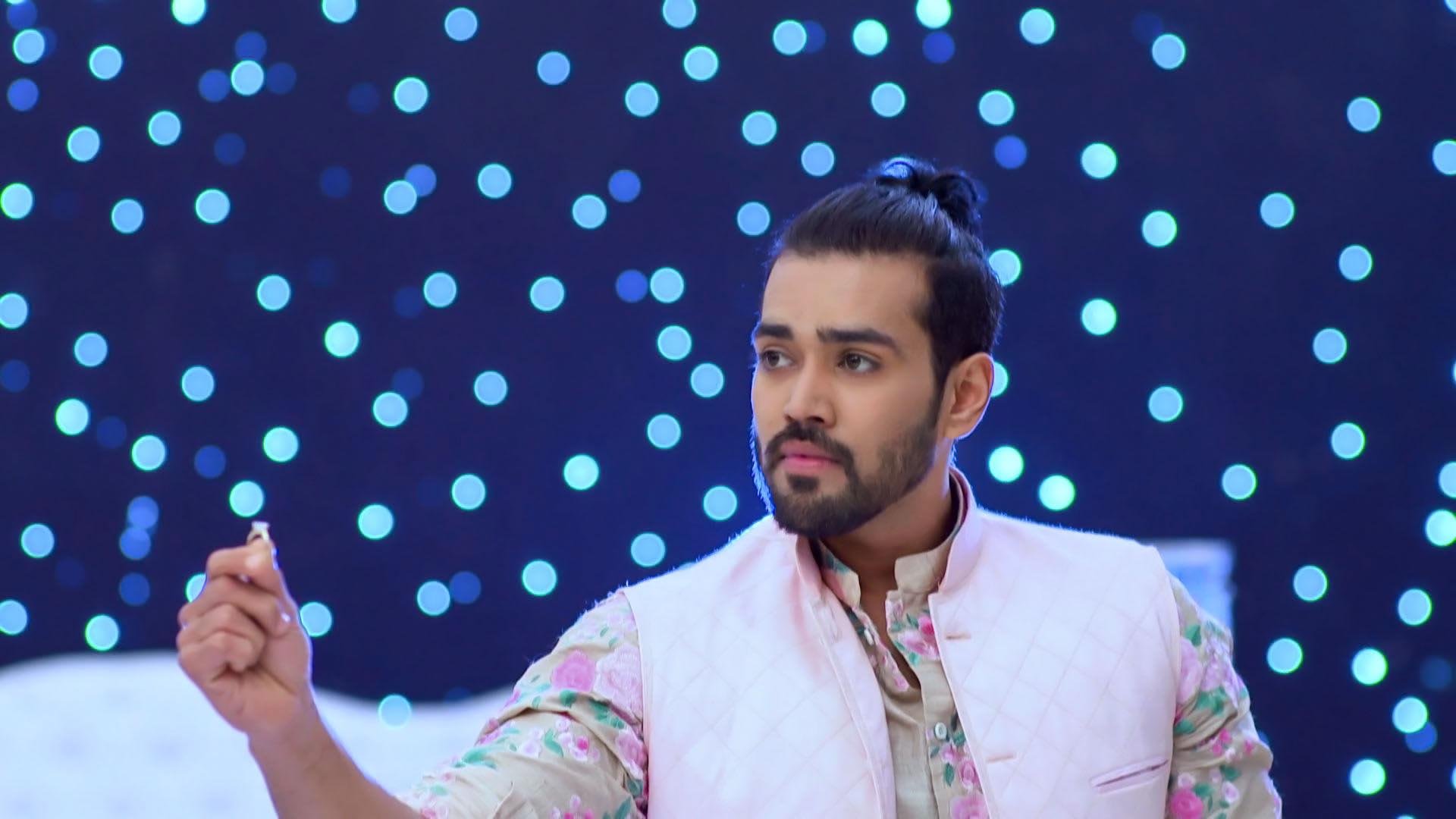 Watch Dakshan Proposes to Anika Again Online