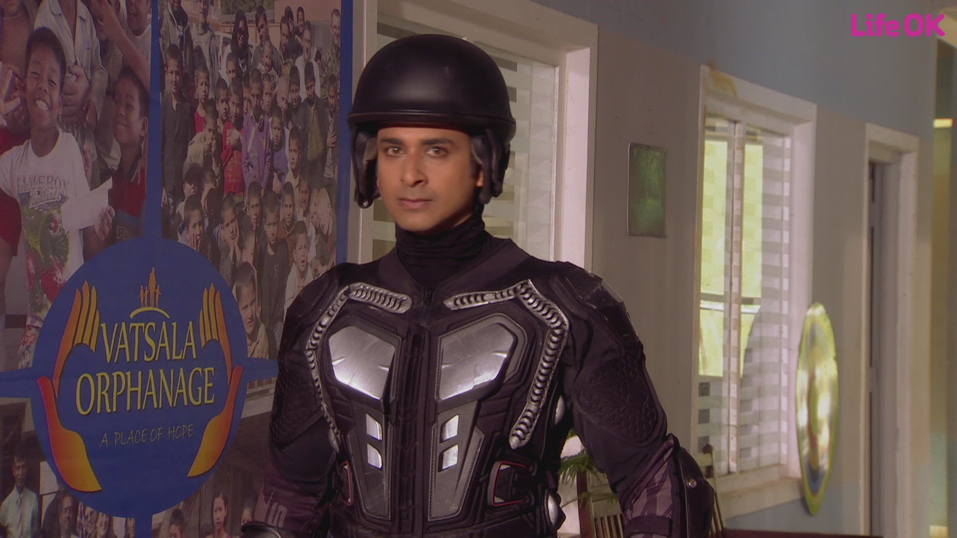 Watch Robot Shaurya robs banks Online