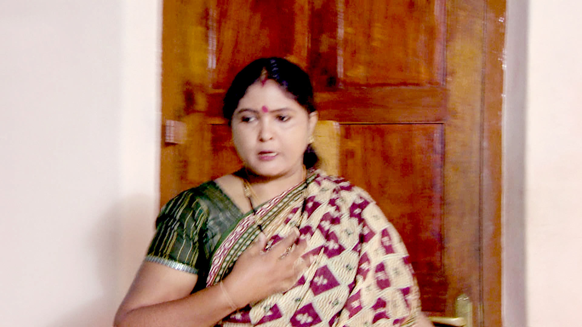 Watch Chandanamazha S23 Episode 9 on Disney+ Hotstar