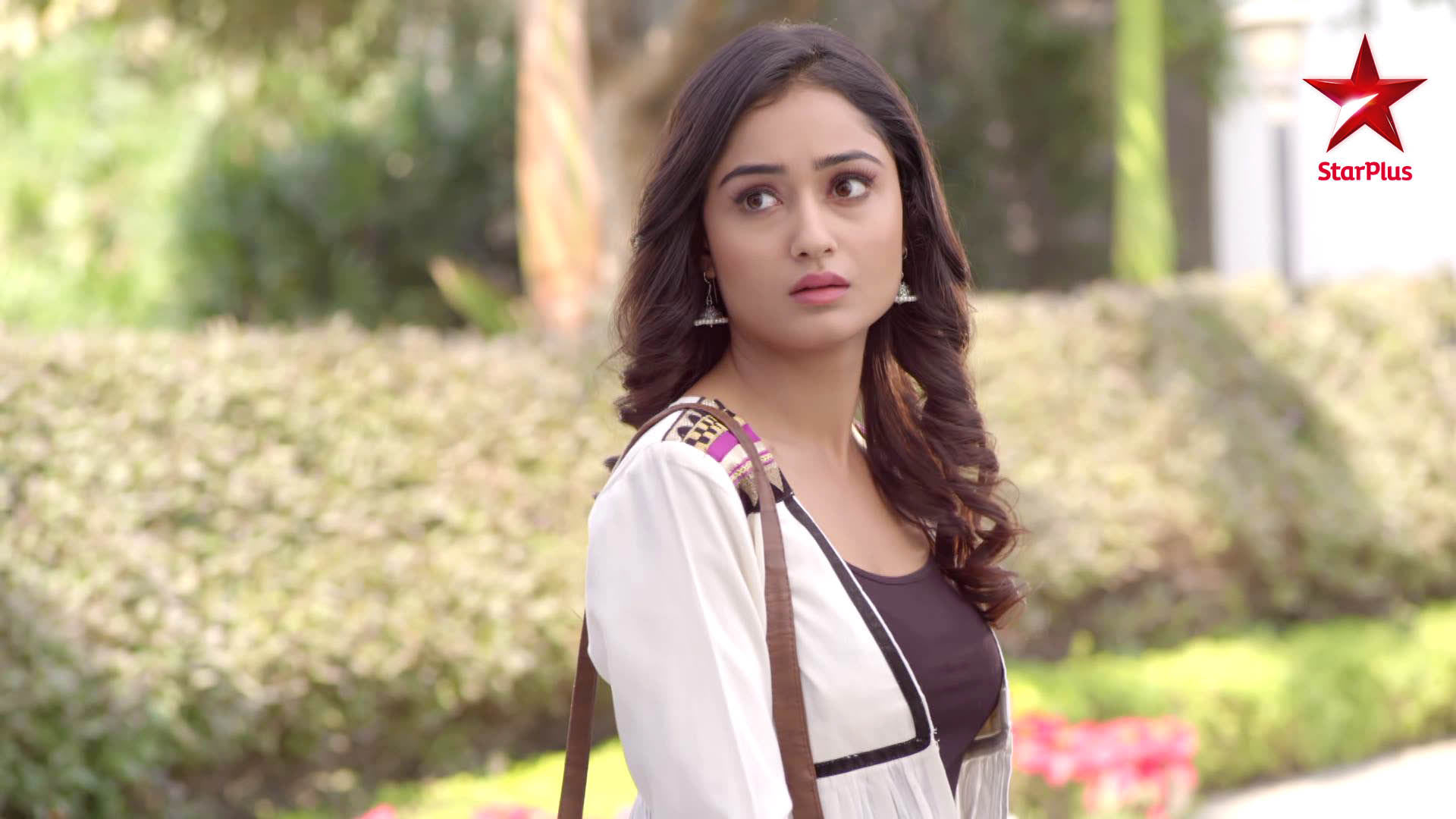Watch Dahleez Episode 29 on JioHotstar