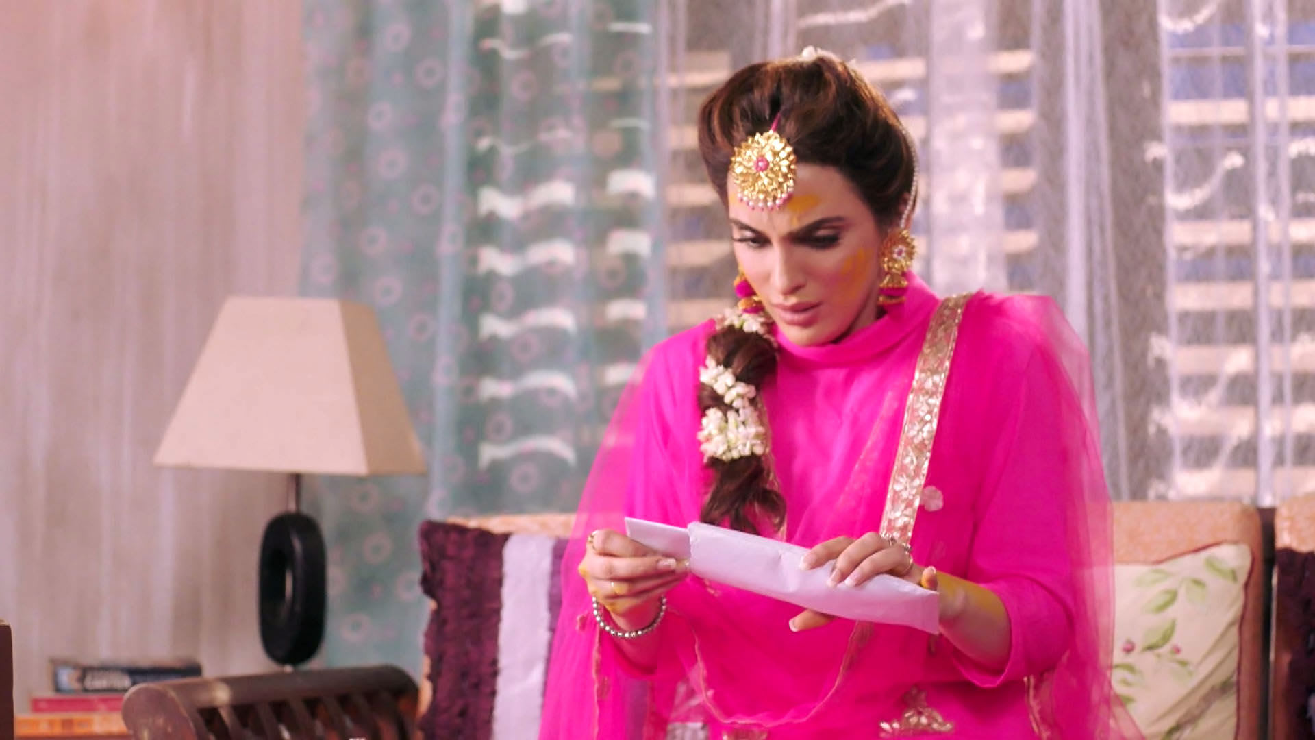 Watch Mariam Khan Reporting Live S1 Episode 42 On Disney Hotstar