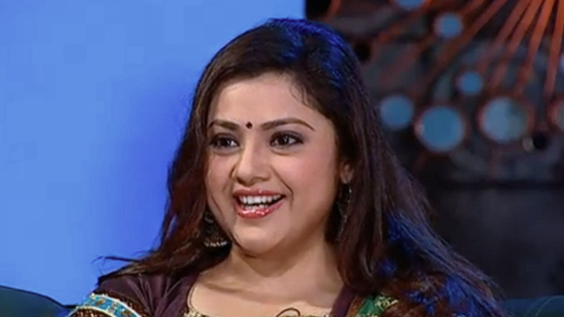 Watch Meena and Kala's Fun, Fab Chat Online