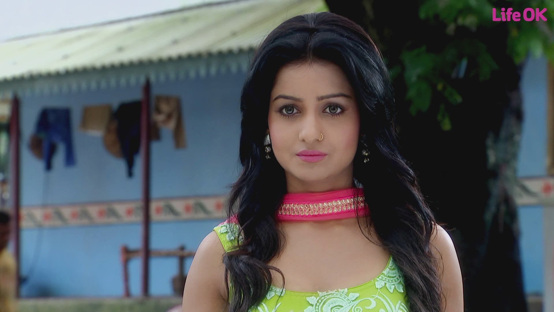 Watch Pari Dodges Tara About Balli Online