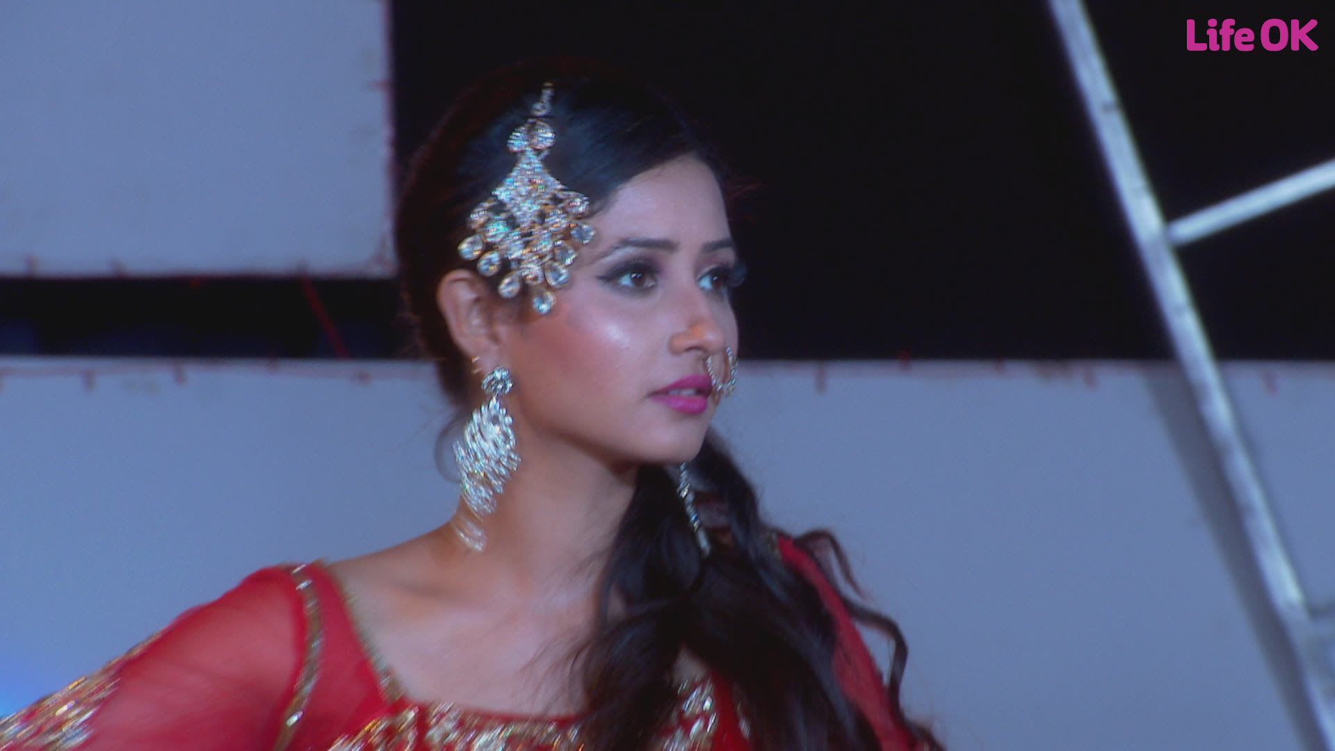 Watch Gustakh Dil S13 Episode 26 on JioHotstar