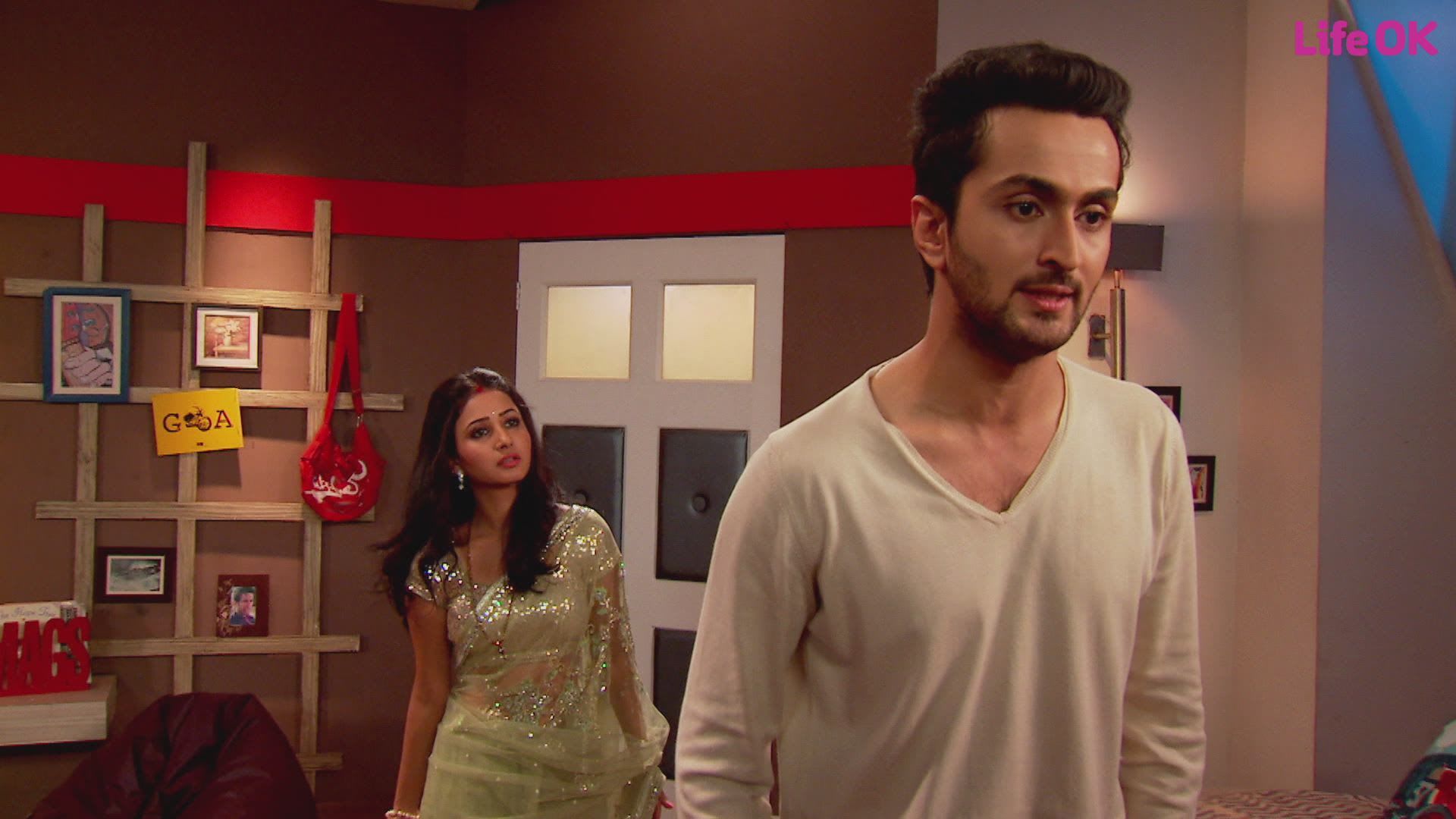 Watch Gustakh Dil S14 Episode 21 on JioHotstar