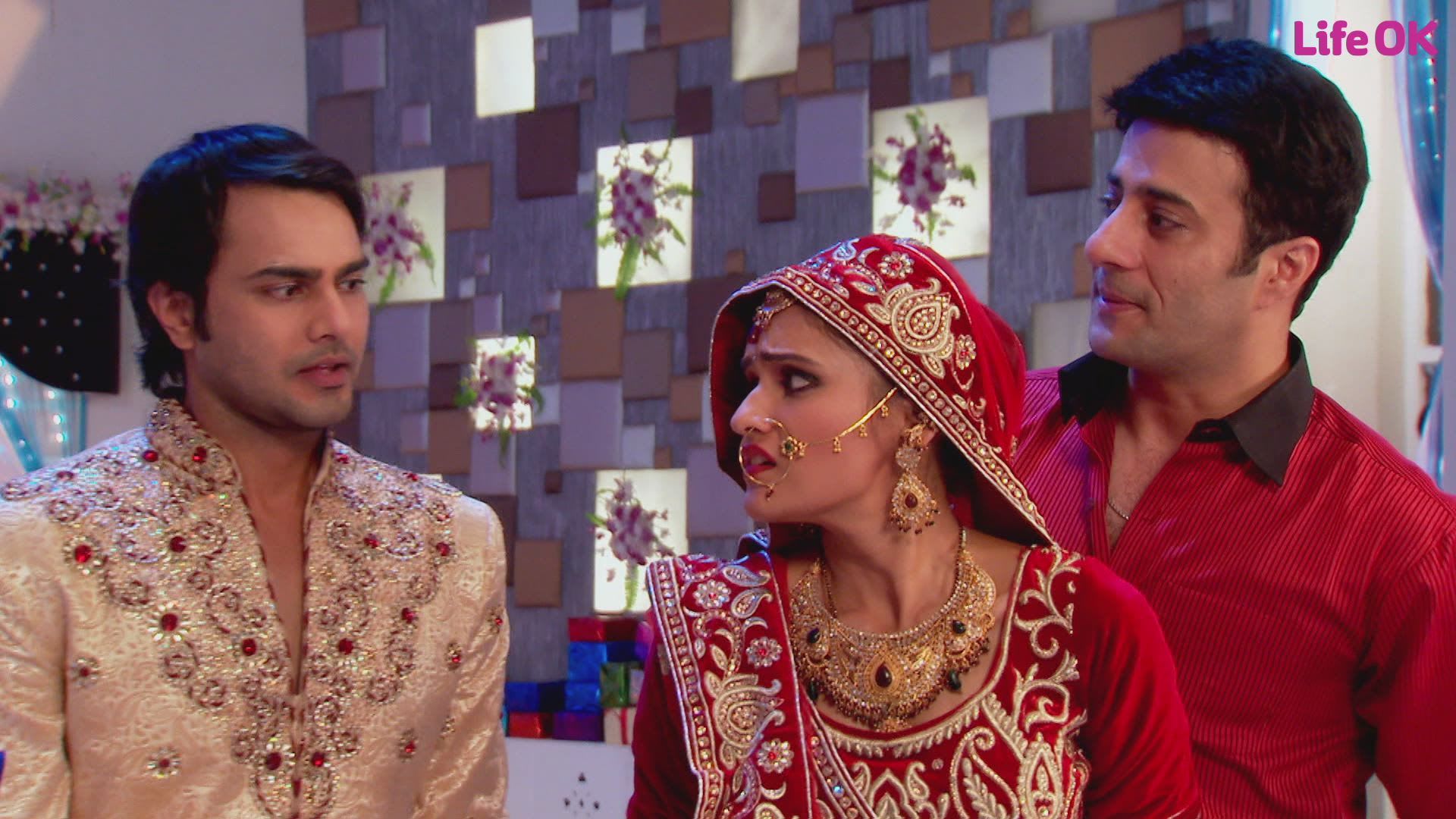 Watch Gustakh Dil S15 Episode 7 on JioHotstar