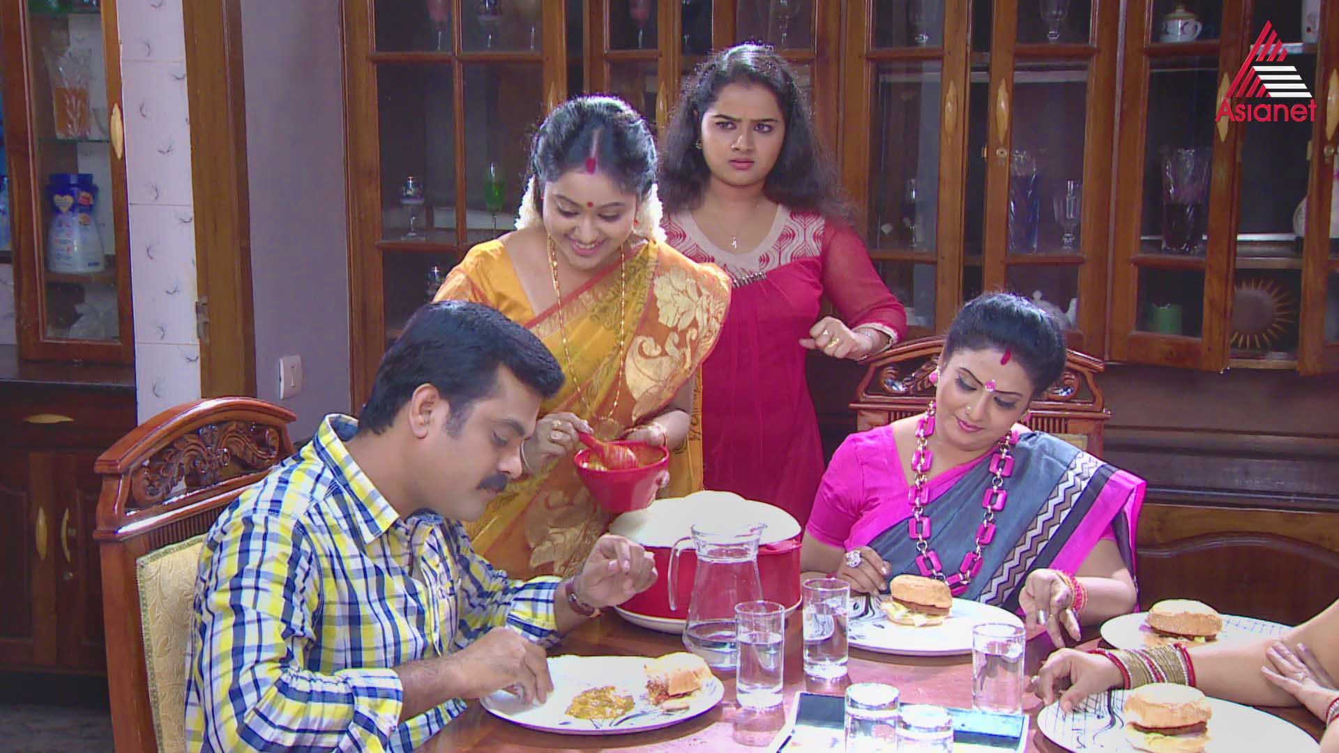 Watch Chandanamazha S13 Episode 23 on JioHotstar