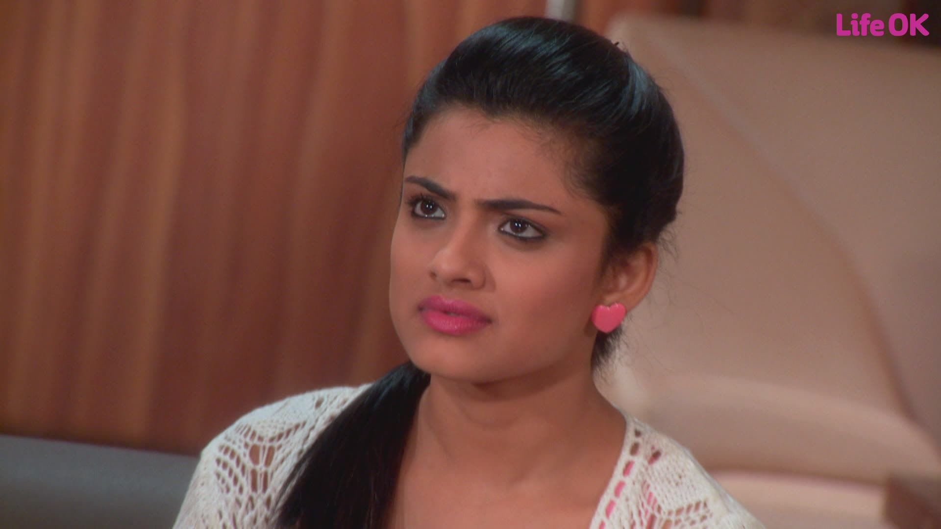 Watch Gustakh Dil S17 Episode 4 on JioHotstar