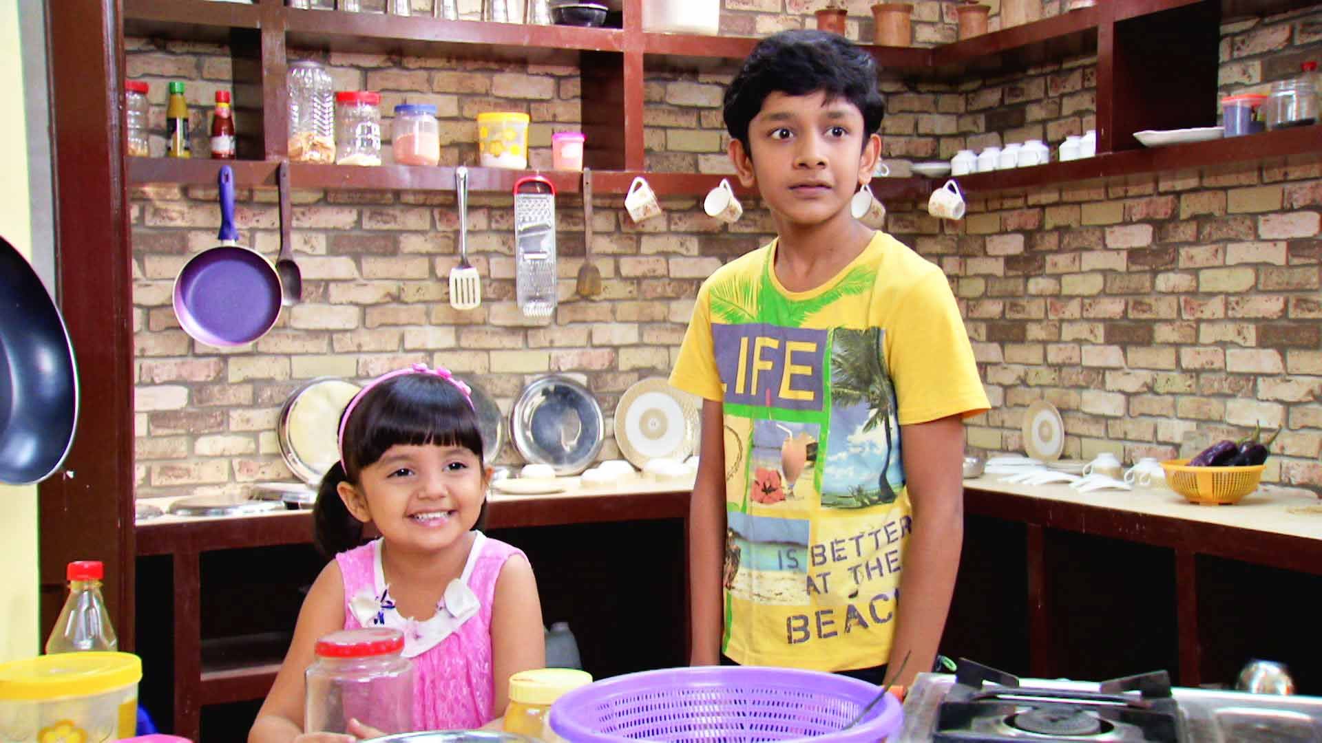 Watch Kids Convince Jethima Online