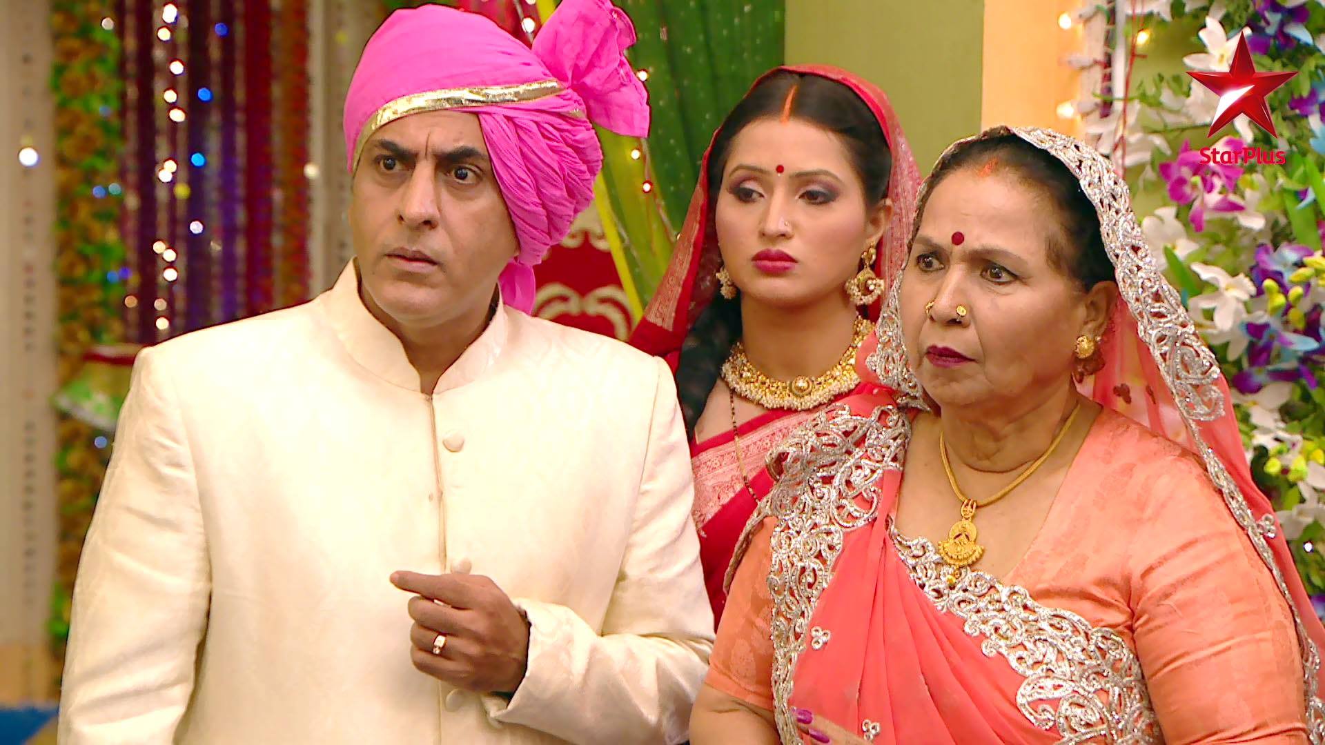 Watch Mere Angne Mein Episode 32 on JioHotstar