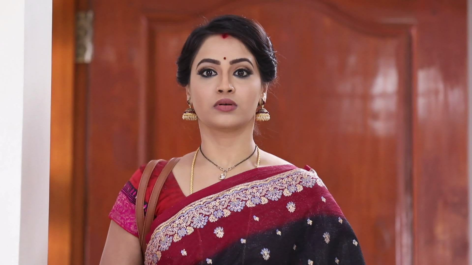 Watch Avalum Naanum S1 Episode 100 on JioHotstar
