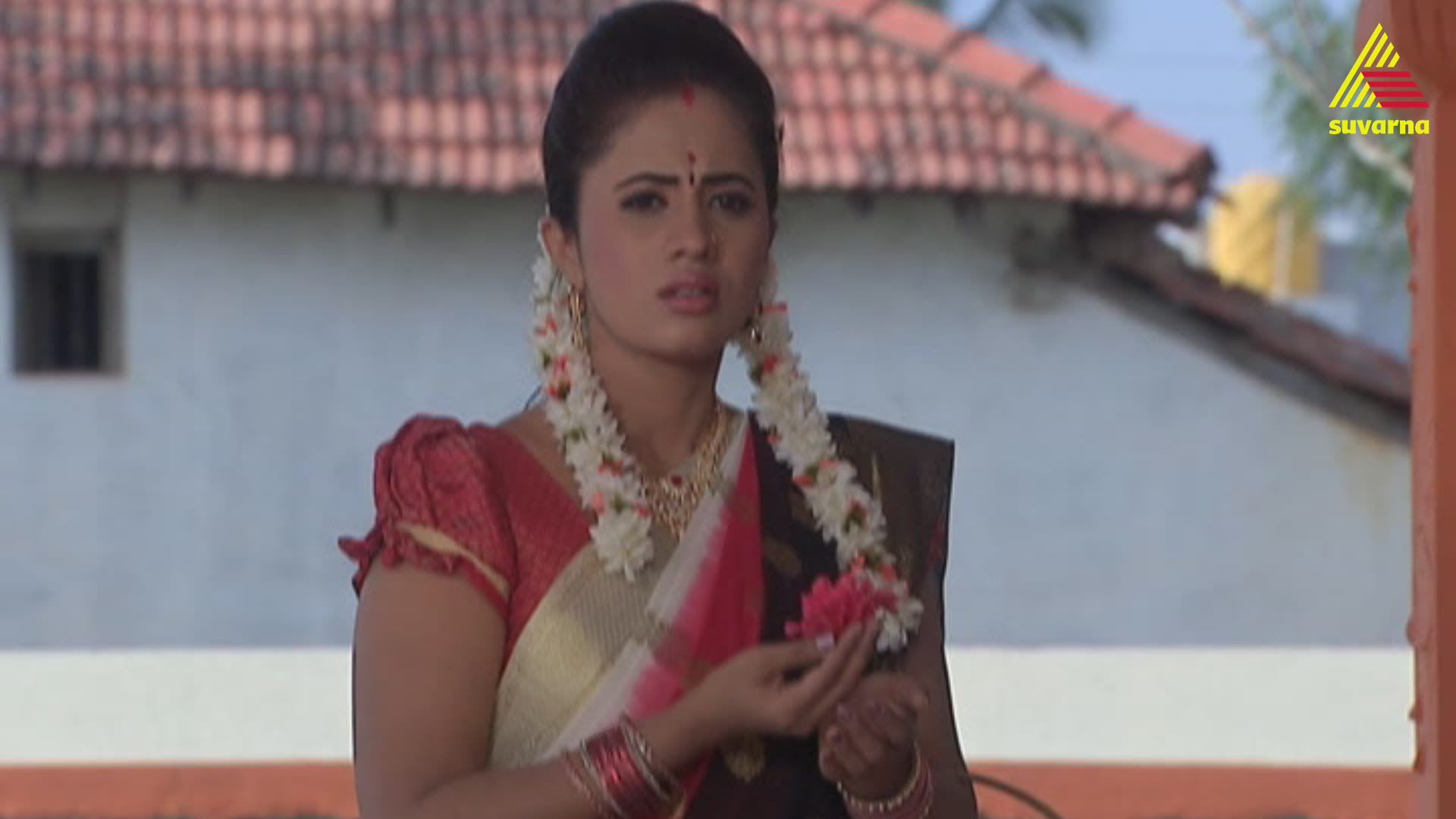 Stream Chaithra is in For a Shock Season 1 Episode 22 – Chaithra is in For a Shock on Hotstar