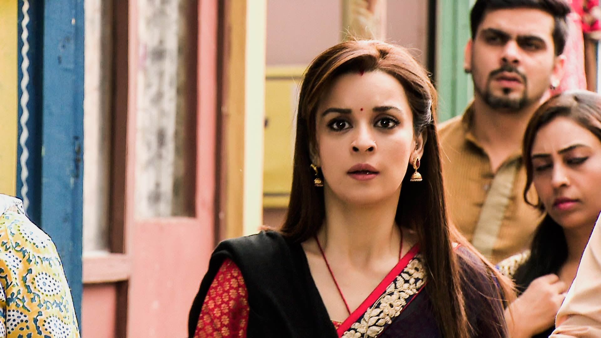 Watch Mere Angne Mein Episode 14 on JioHotstar