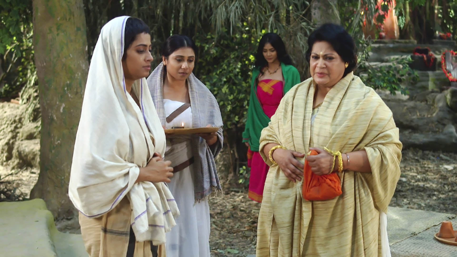 Watch Debi Choudhurani S1 Episode 25 on JioHotstar