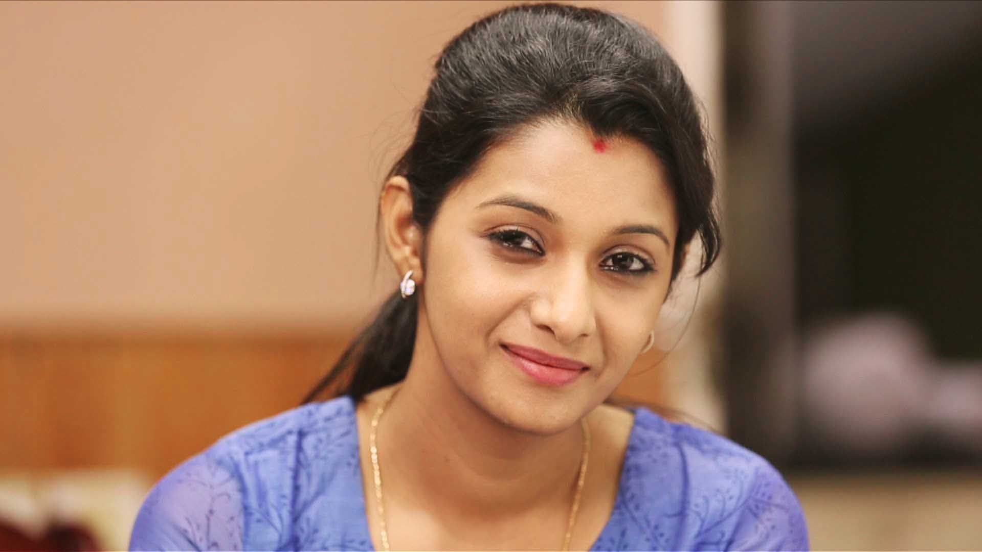Watch Pooja Leaves Priya Devastated Online