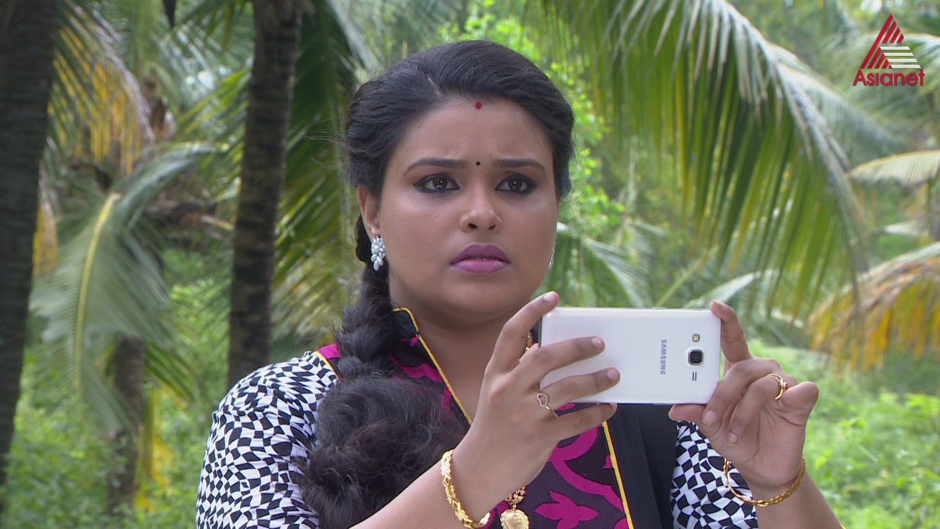 Watch Chandanamazha S15 Episode 18 on JioHotstar