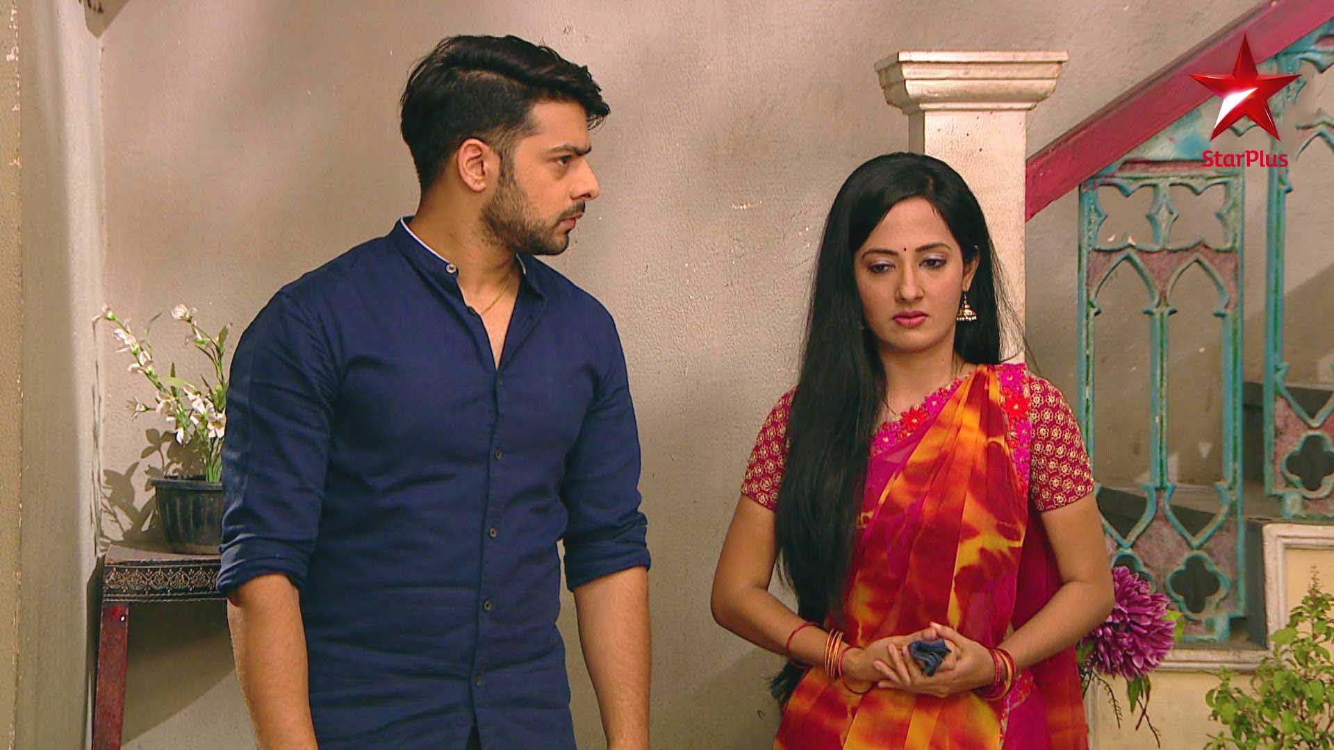 Watch Mere Angne Mein Episode 14 on JioHotstar