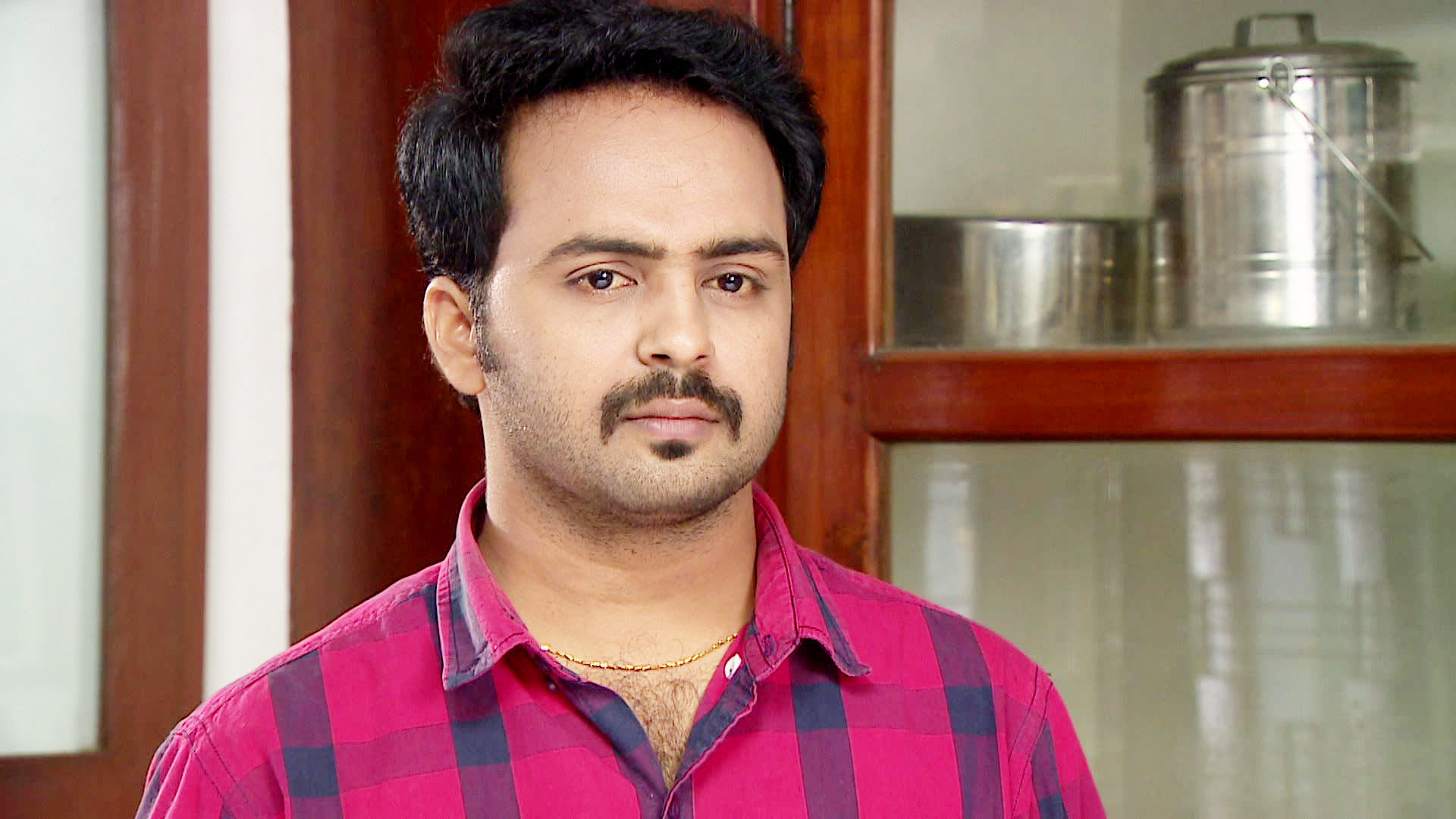 Watch Deivam Thandha Veedu S21 Episode 68 on Disney+ Hotstar