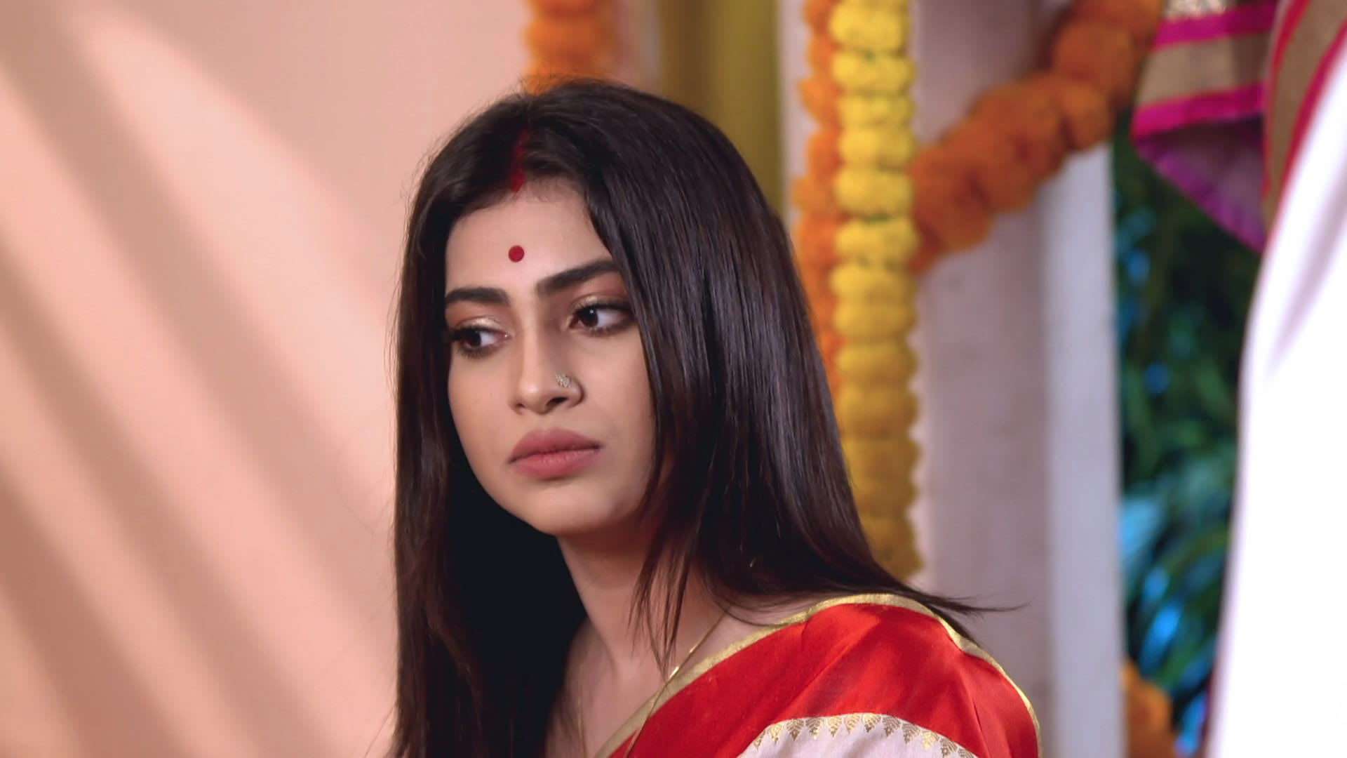 Watch Mayar Badhon S7 Episode 111 on JioHotstar