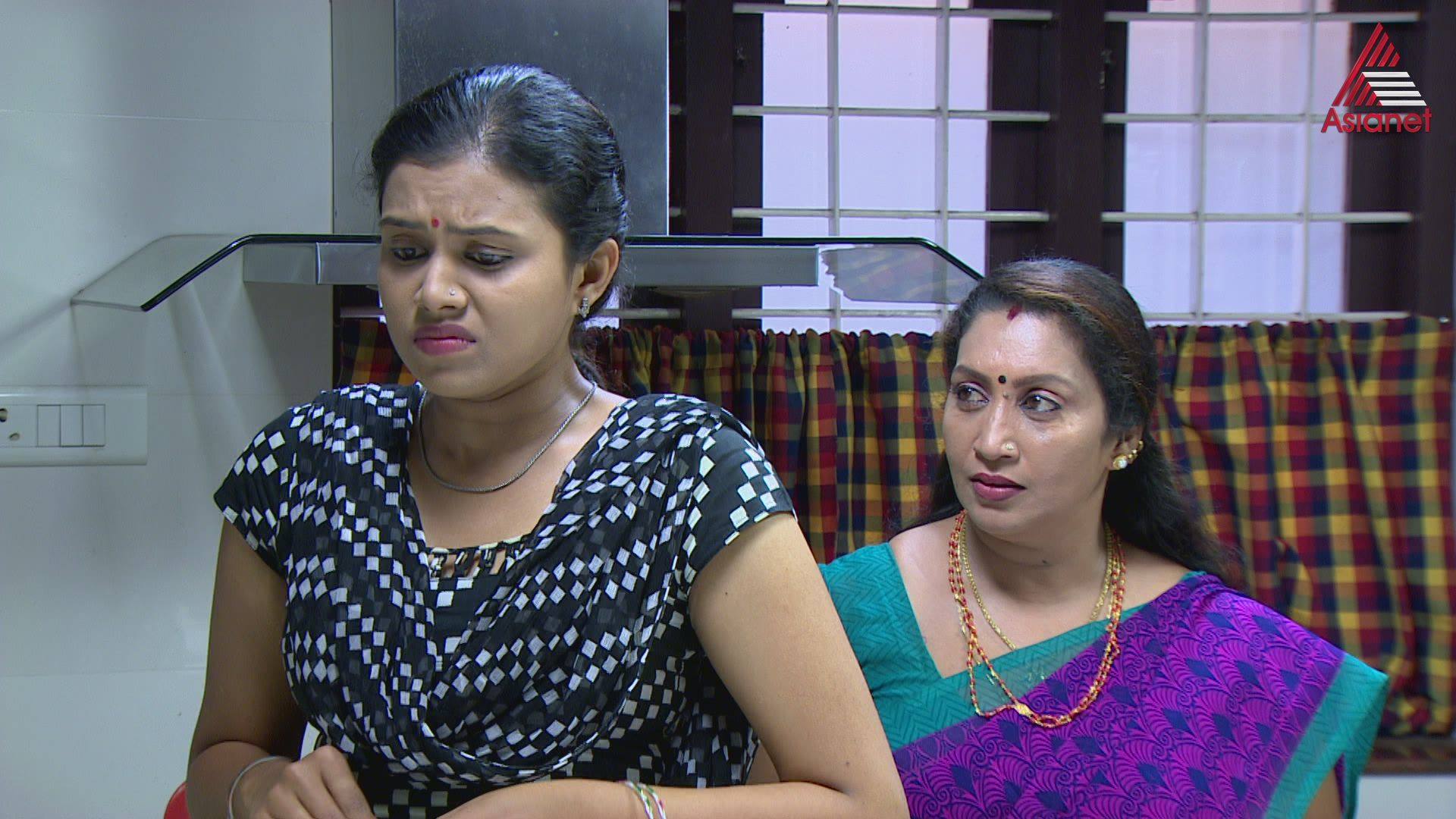 Watch Sthreedhanam S33 Episode 62 on Disney+ Hotstar