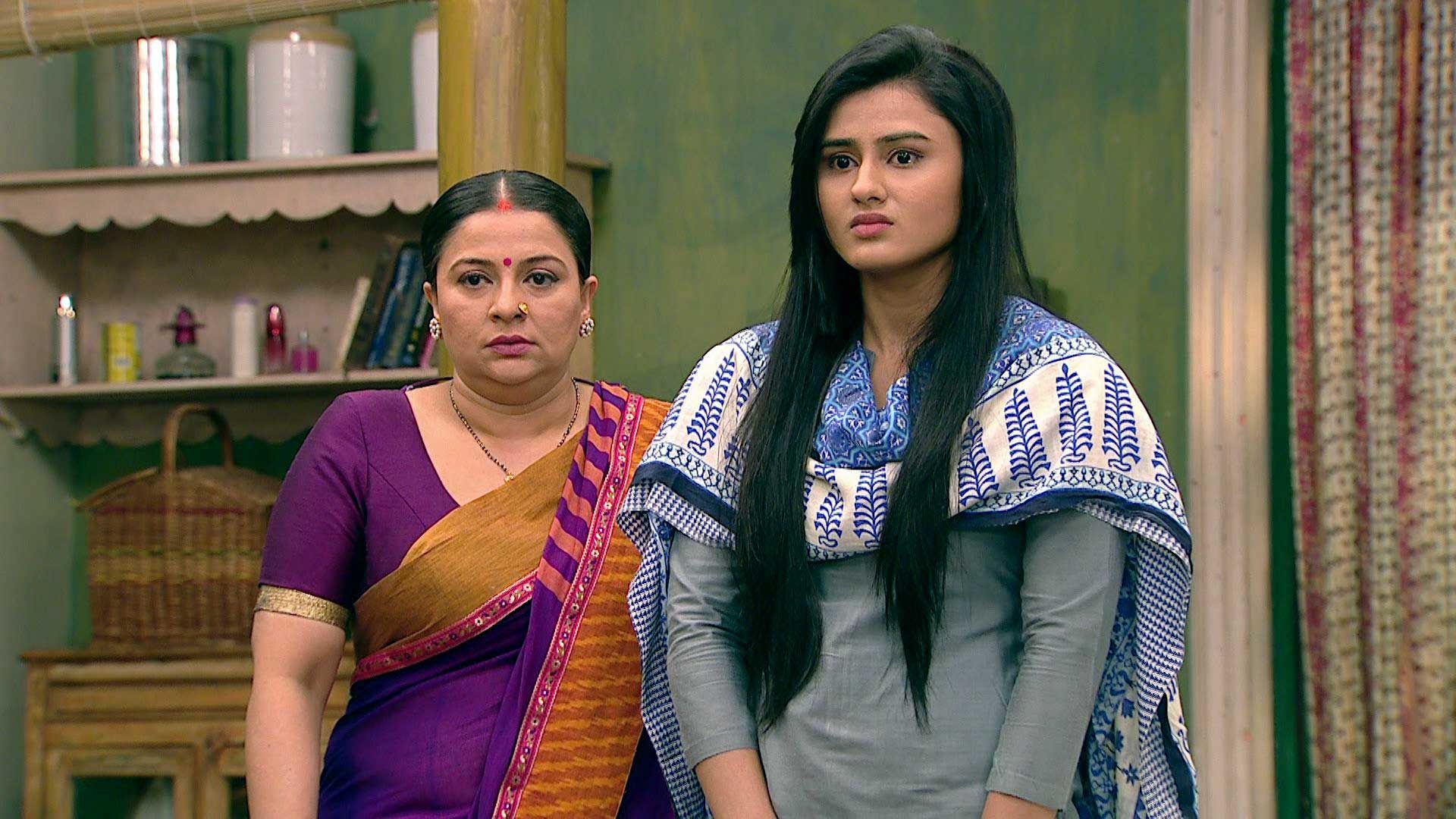 Watch Mere Angne Mein Episode 35 on JioHotstar