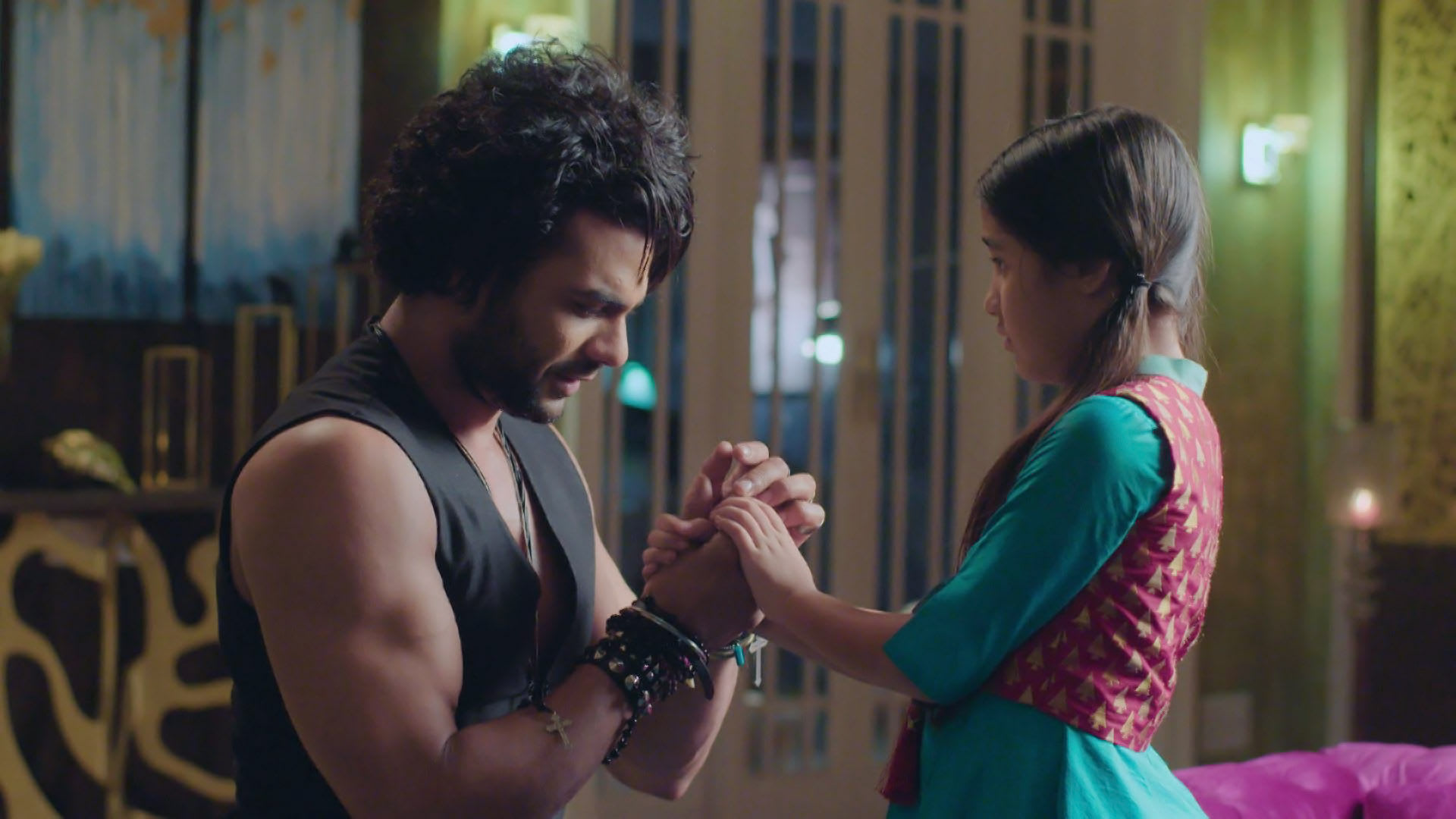 Watch Kulfi Kumar Bajewala S1 Episode 117 on JioHotstar