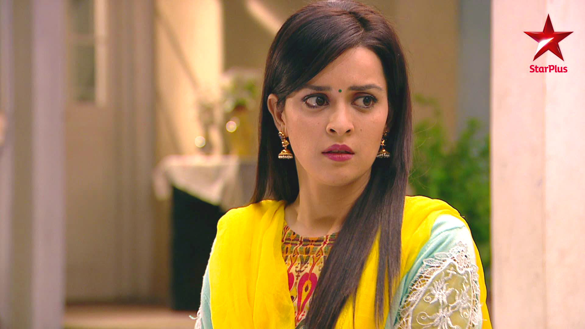 Watch Mere Angne Mein Episode 41 on JioHotstar