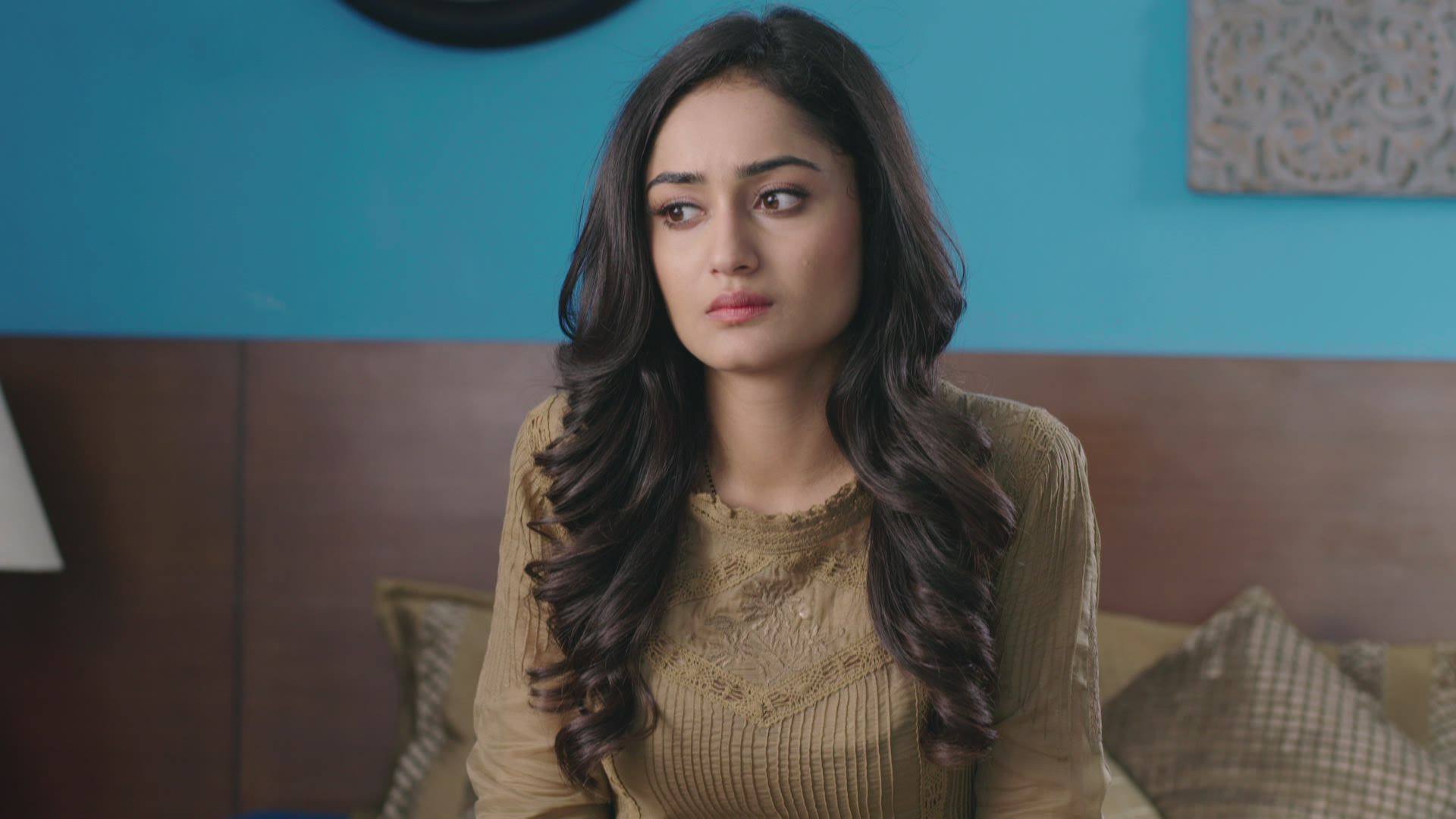 Watch Dahleez S2 Episode 45 on JioHotstar