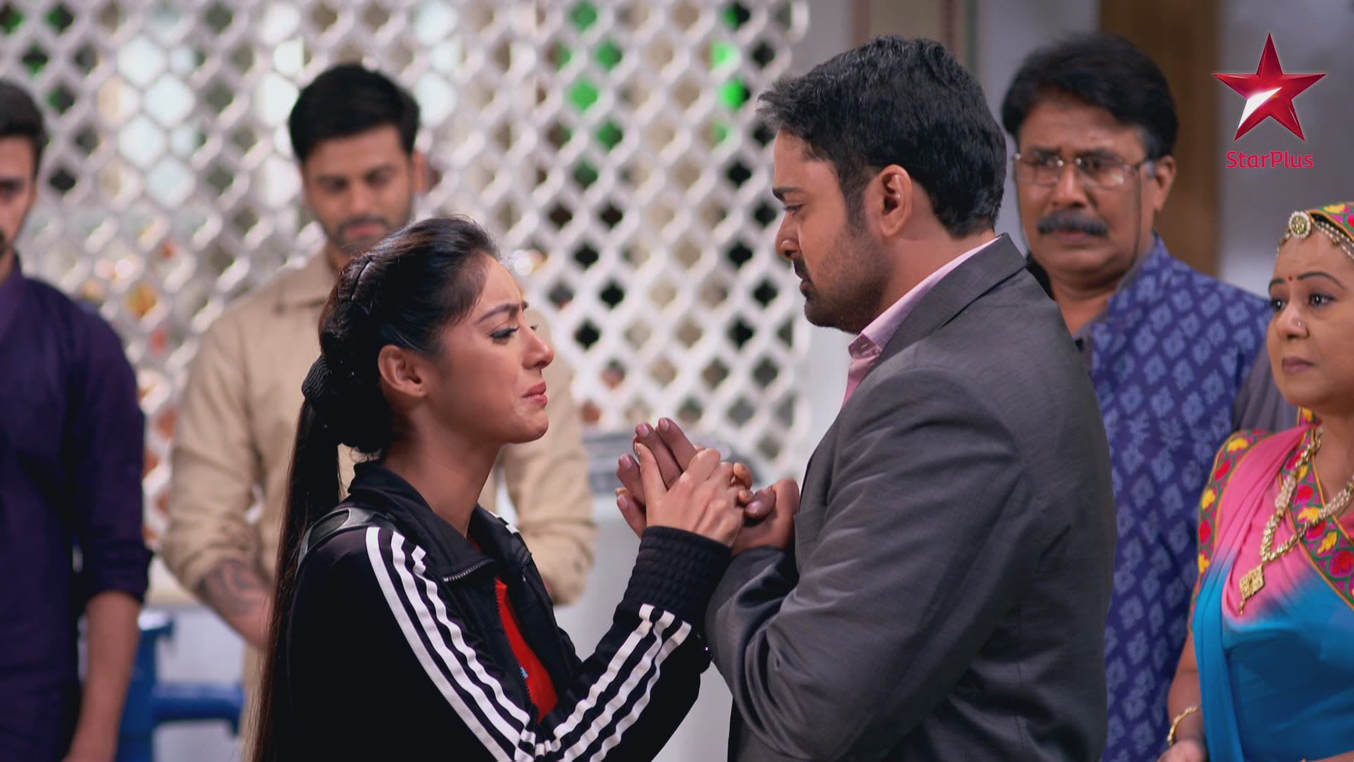 Watch Diya Aur Baati Hum Episode 12 on JioHotstar