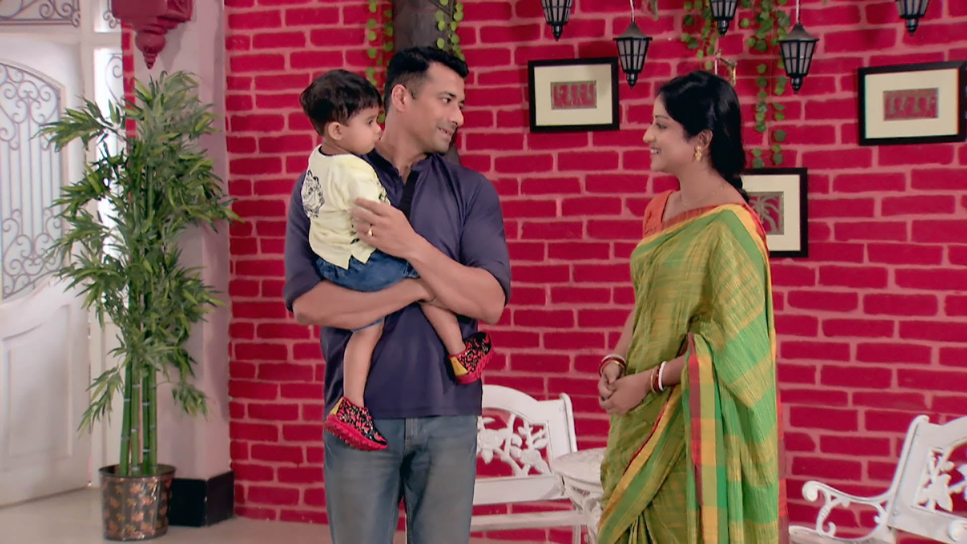 Watch Sruti Visits Ranajay Online