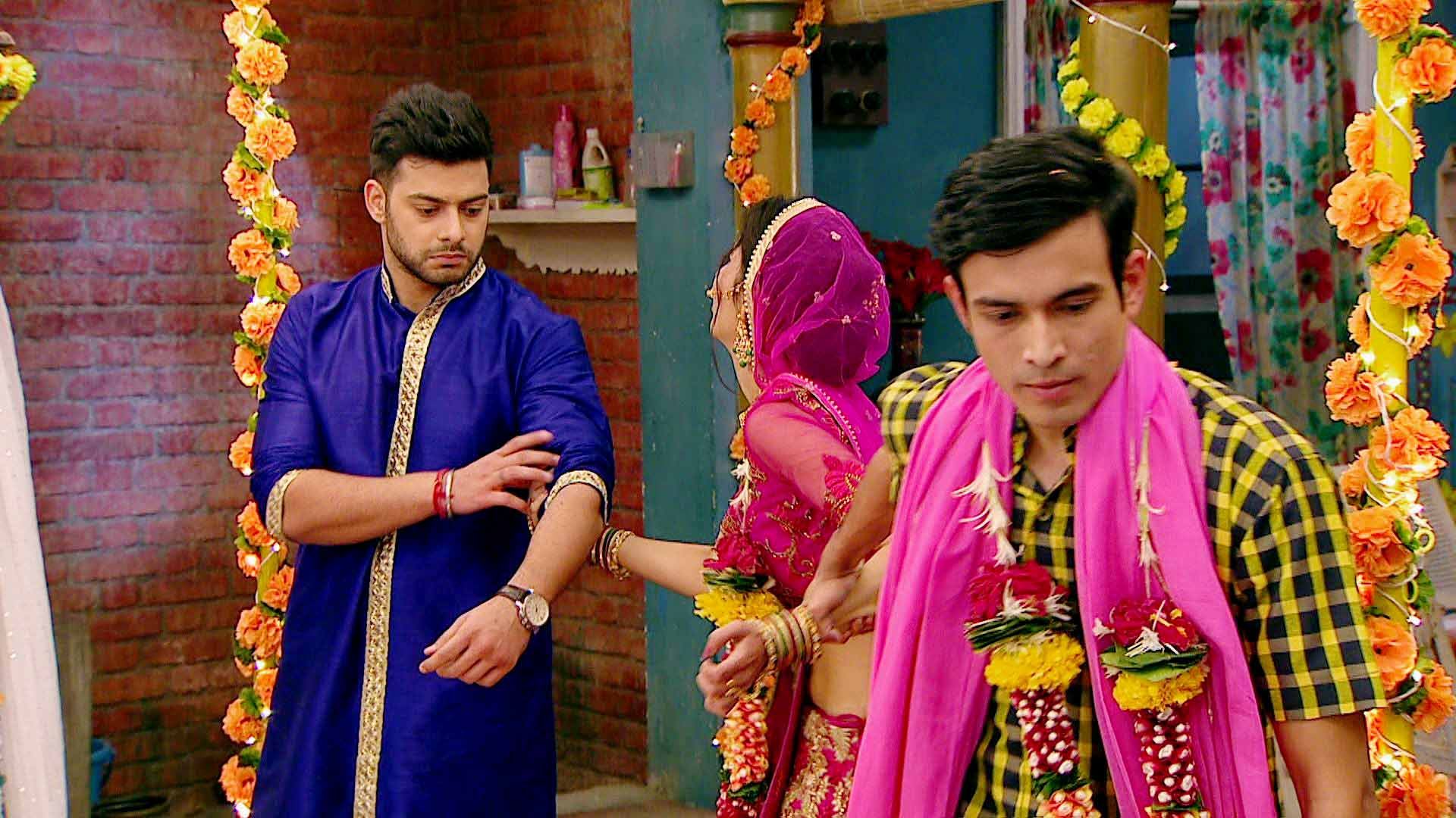 Watch Mere Angne Mein Episode 22 on JioHotstar