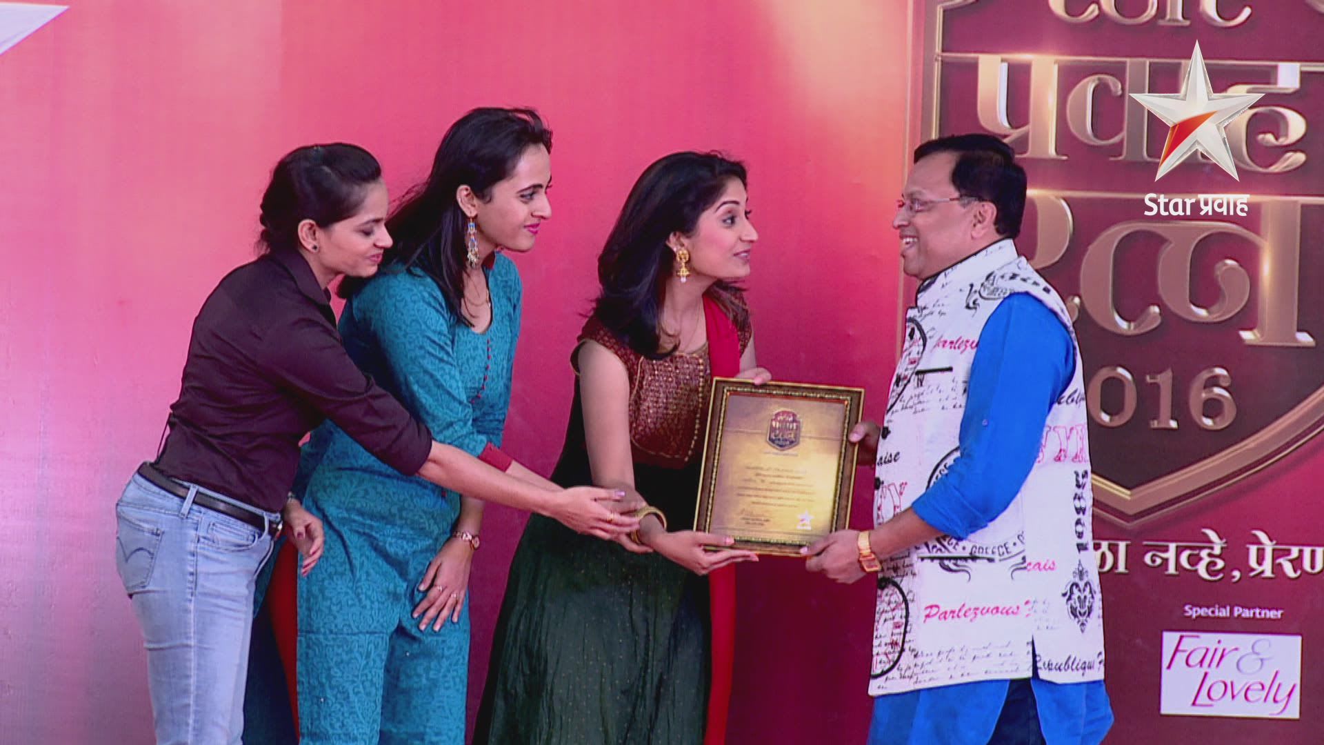 Watch Star Pravah Ratna Puraskar 2016 S1 Episode 1 on JioHotstar