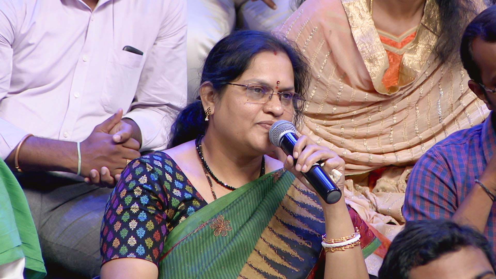 Watch New Episodes of neeya-naana only on Watcho